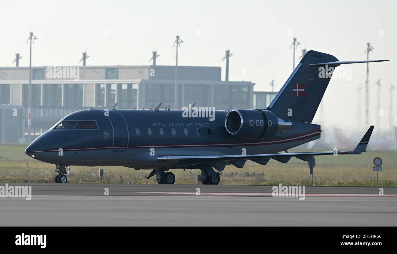 Berlin, Germany. 10th Nov, 2021. The plane of Margrethe II, Queen of ...