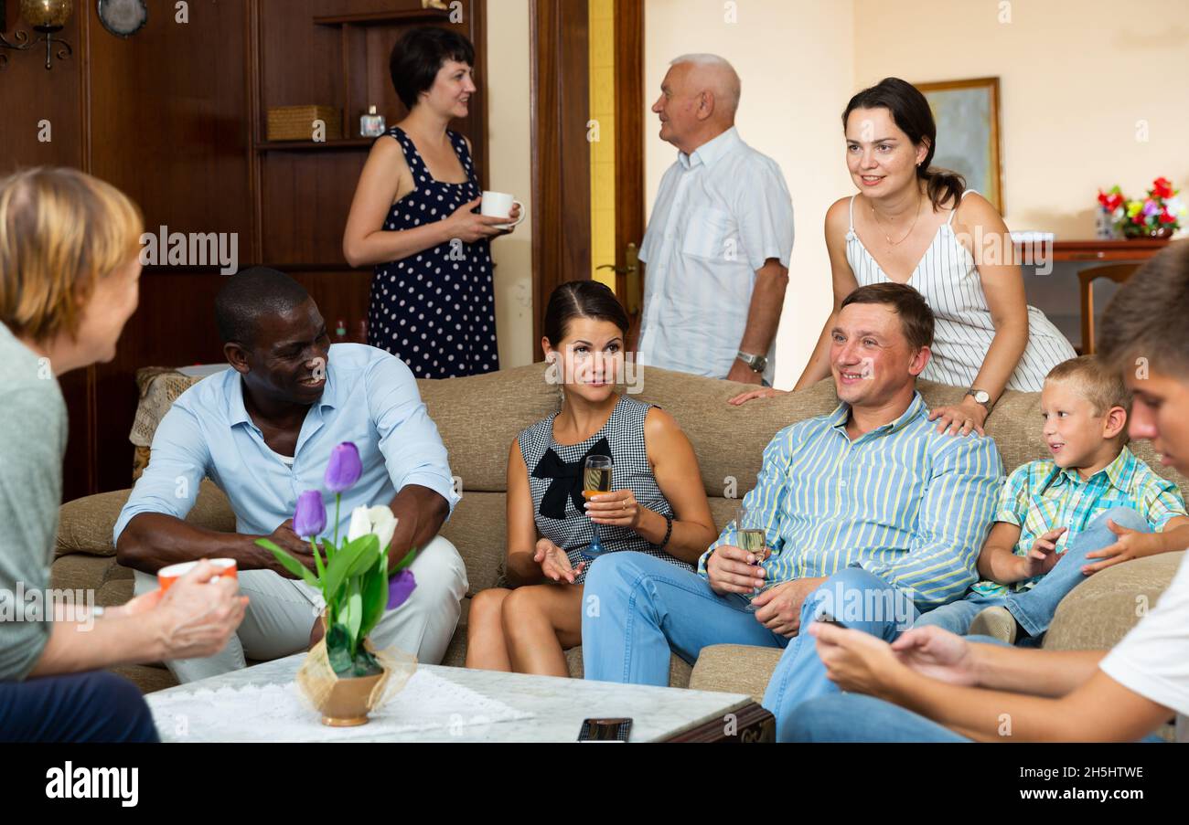 Happy family gathering in parental home Stock Photo - Alamy