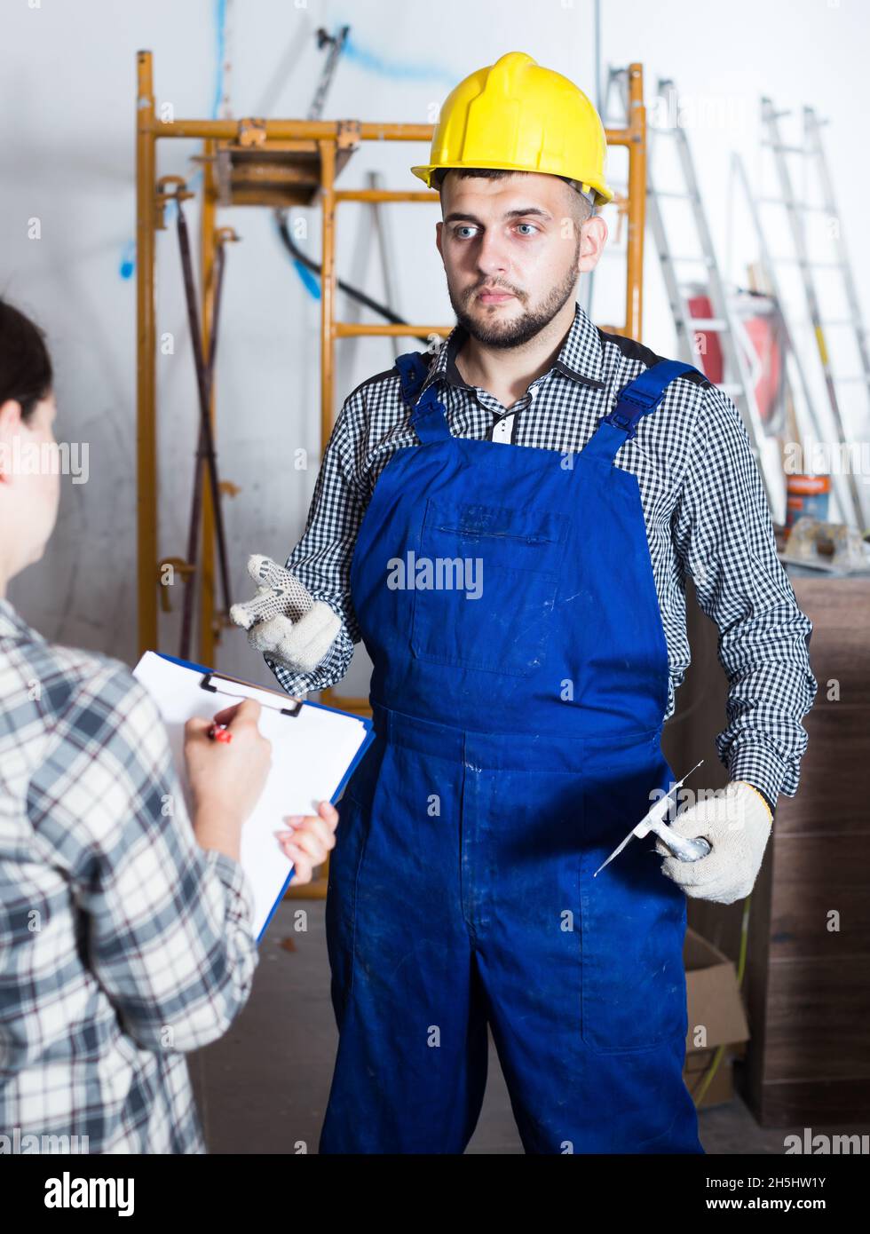 Construction client talking hi-res stock photography and images - Alamy