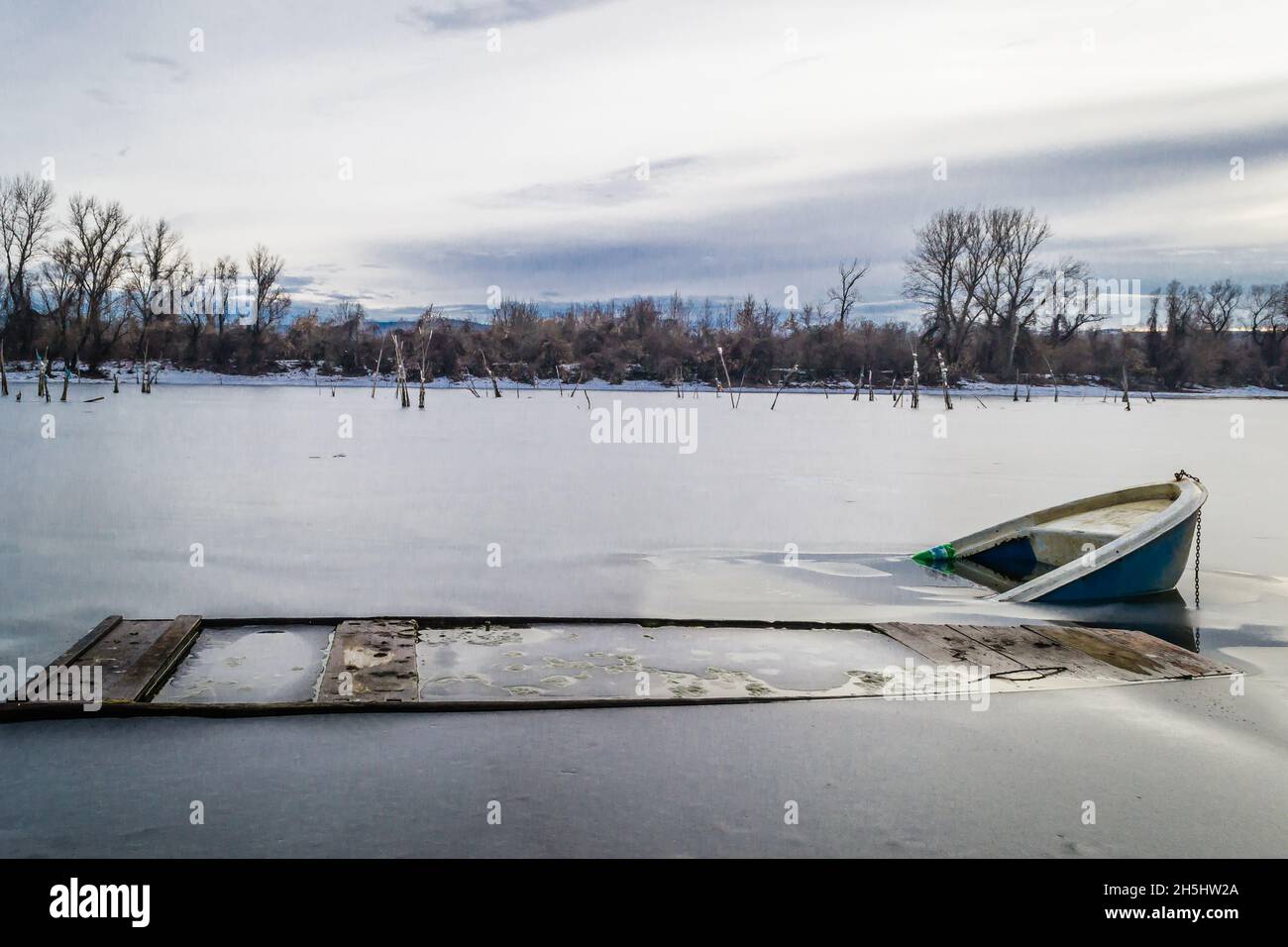 Frozen shipwreck hi-res stock photography and images - Alamy