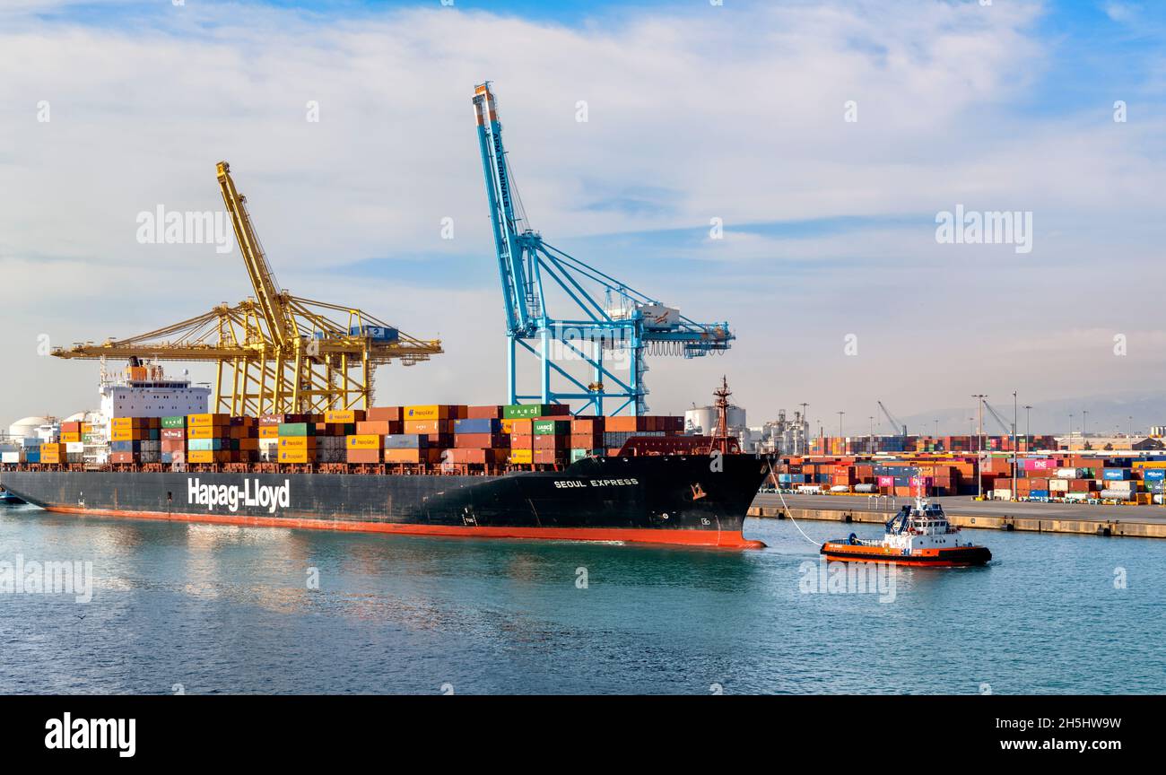 Seoul Express Container Ship at Port of Barcelona Spain Stock Photo - Alamy