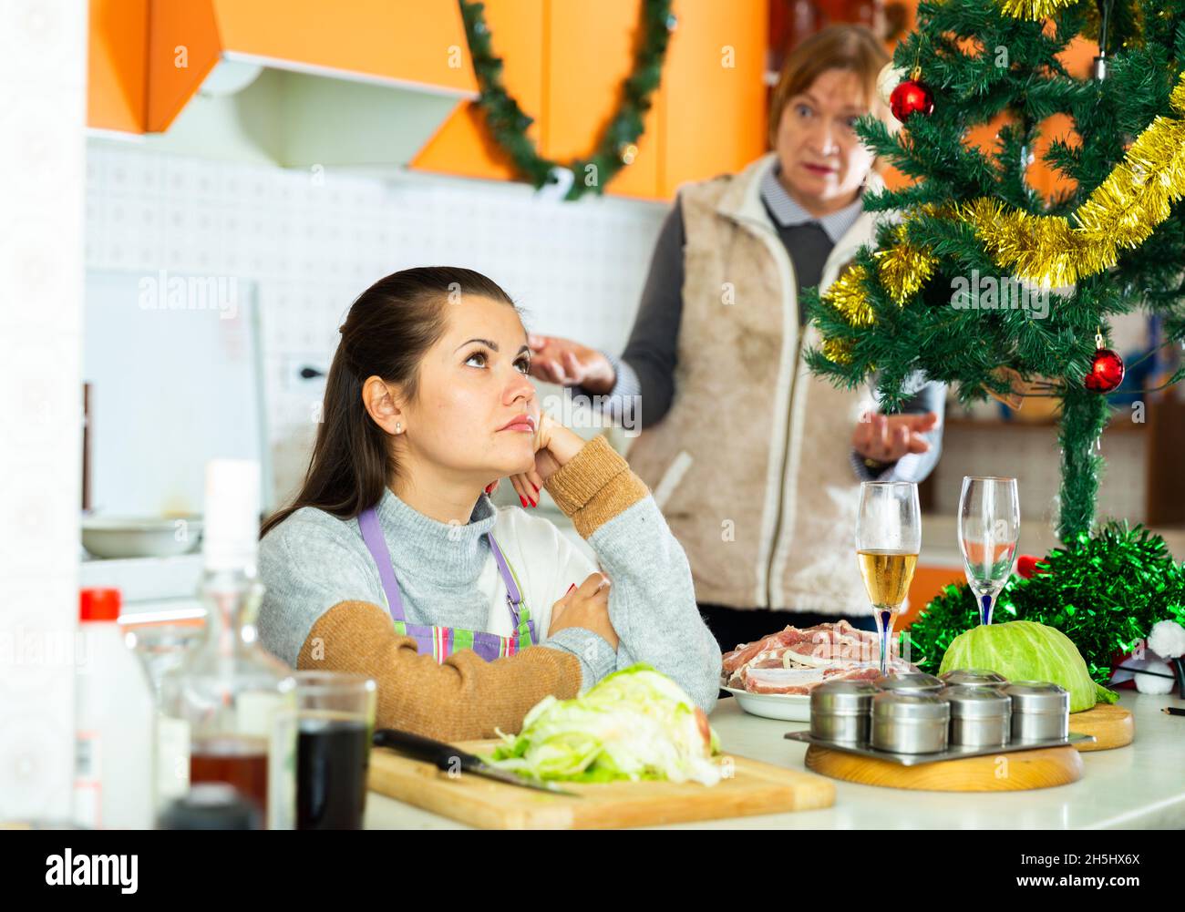Cooking christmas dinner stress hi-res stock photography and images - Alamy