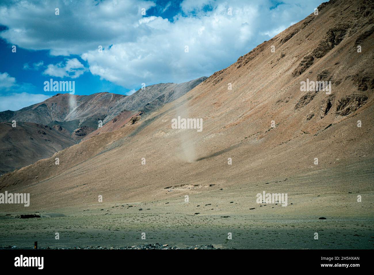 Vast expanse of Land in Sarchu, Himachal Pradesh, India Stock Photo - Alamy