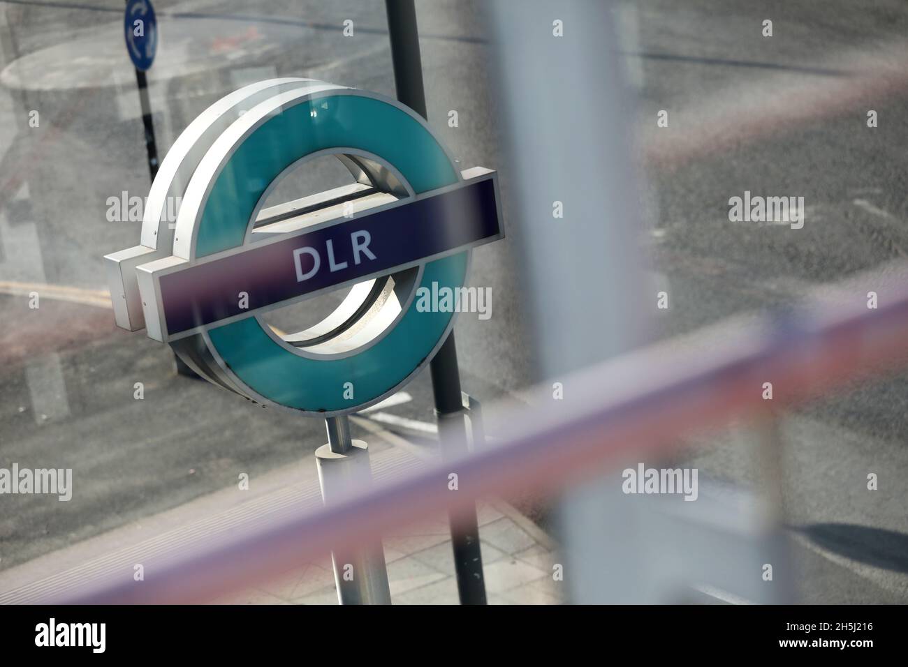 London light rail hi-res stock photography and images - Alamy