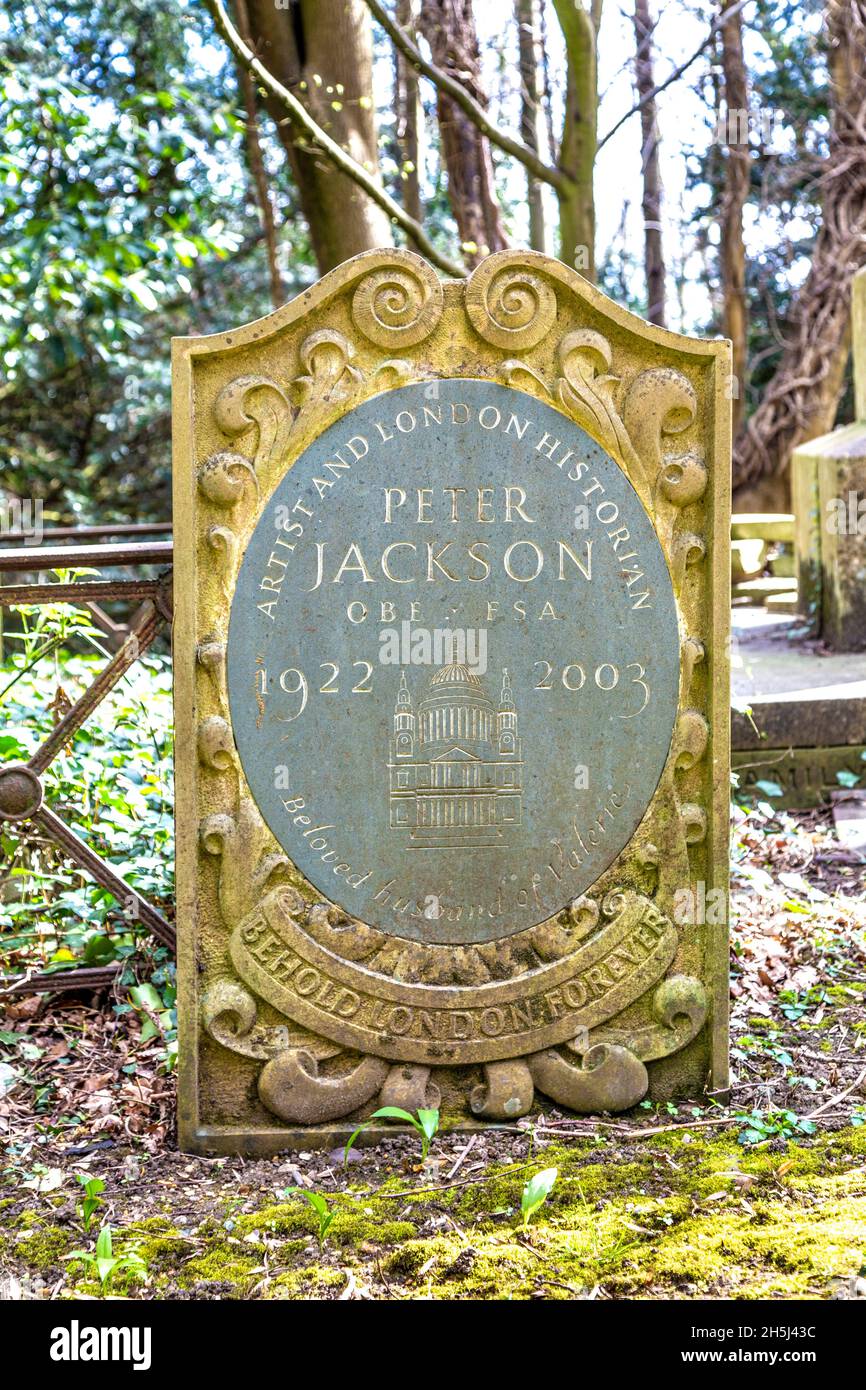 Headstone highgate cemetery hi-res stock photography and images - Alamy