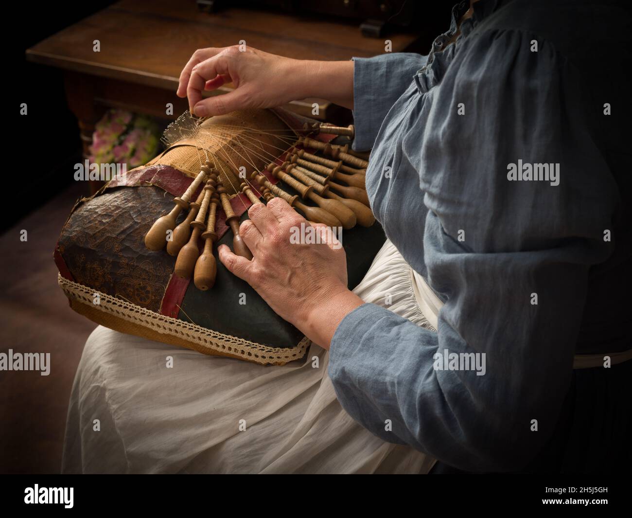 Medieval textile making hi-res stock photography and images - Alamy