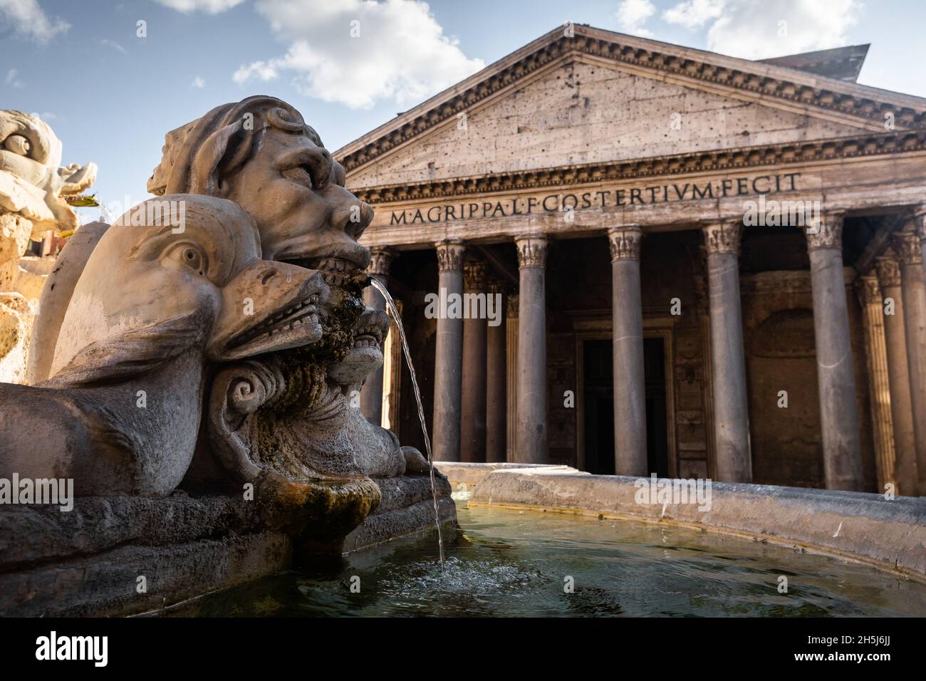 View of roman Pantheon and Piazza de la Rotonda (Roundabout Square) in ...