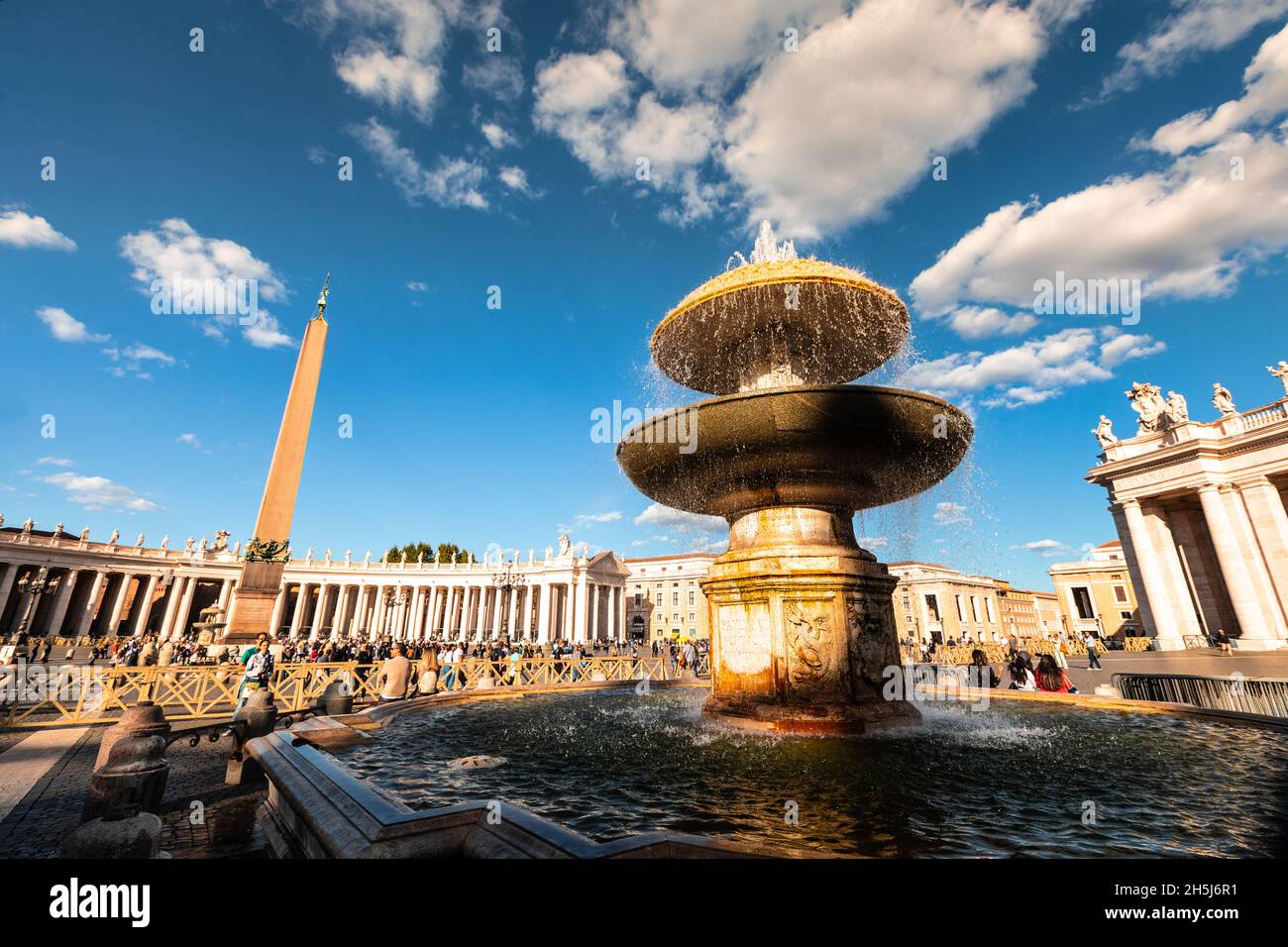 View of Piazza San Pietro (Saint Peter Square) at the Vatican City ...