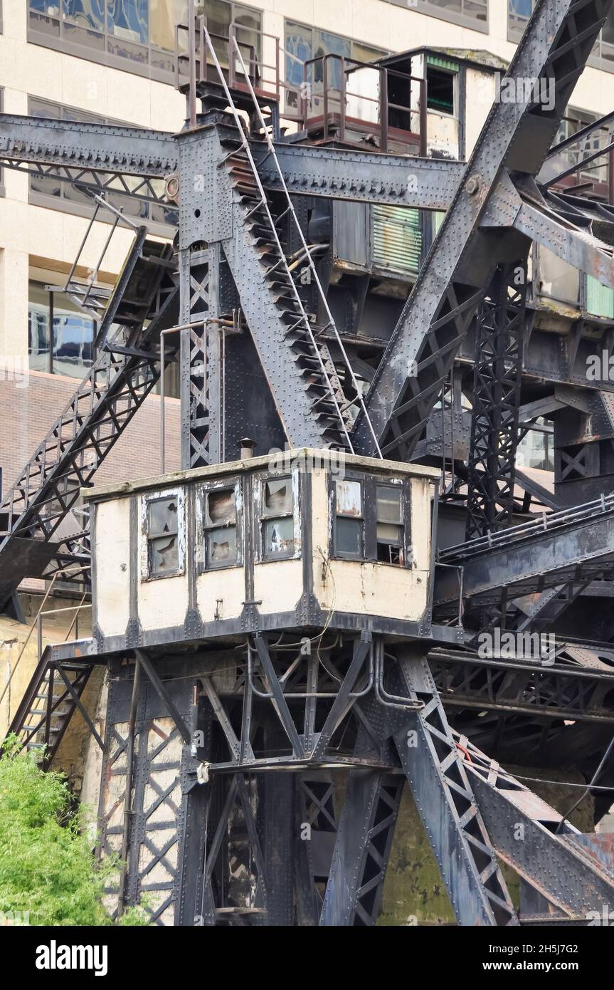 Bridge tender hi-res stock photography and images - Alamy