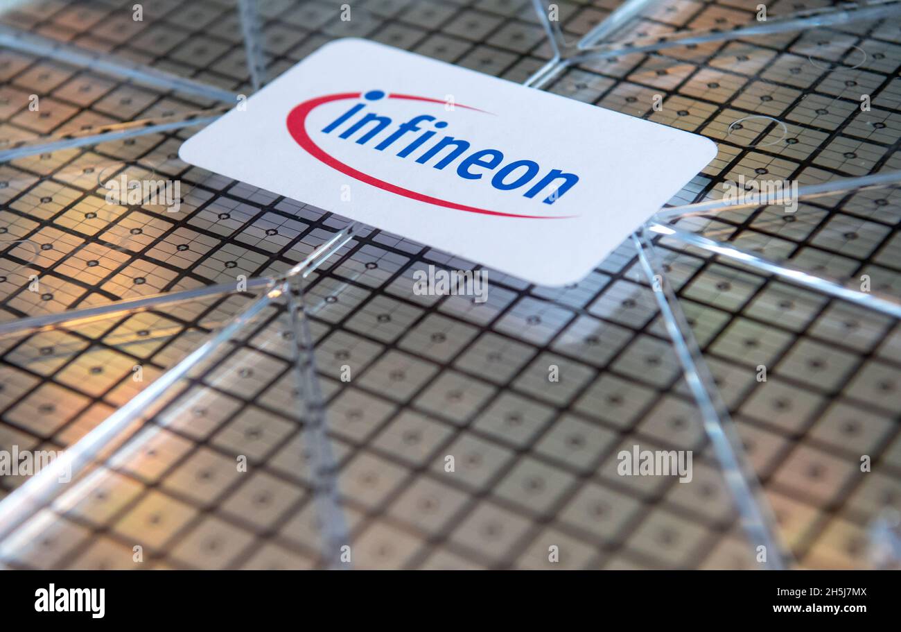 Semiconductor wafer germany hi-res stock photography and images - Alamy