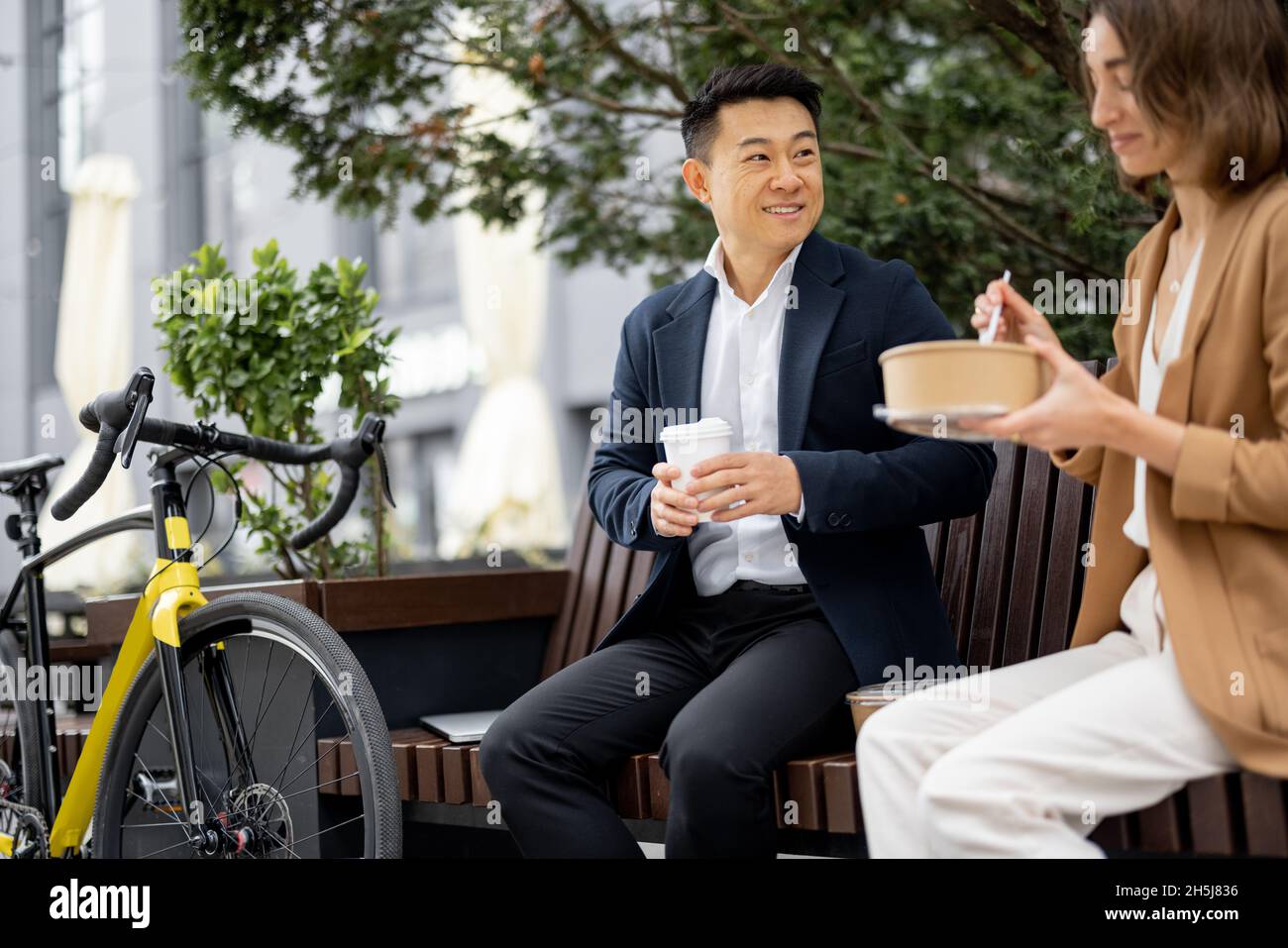 Business people having lunch at work in city Stock Photo - Alamy