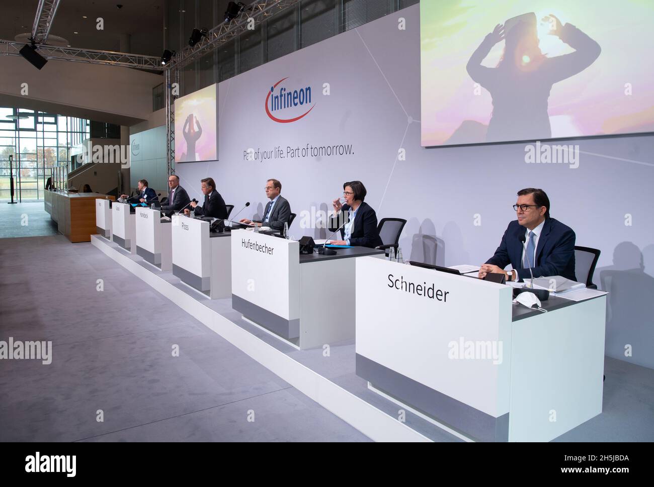 Neubiberg, Germany. 10th Nov, 2021. Helmut Gassel (l-r), Member of the ...