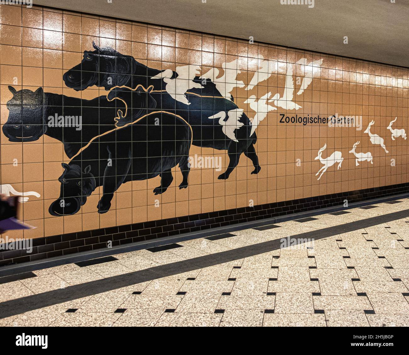 Zoologischer Garten U-bahn Underground Railway station interior in ... Zoologischer Garten U-bahn Underground Railway station interior in ...