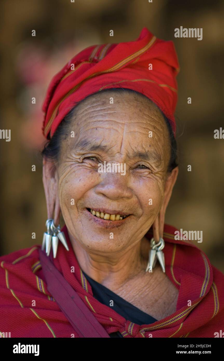 Female tribe hi-res stock photography and images - Alamy