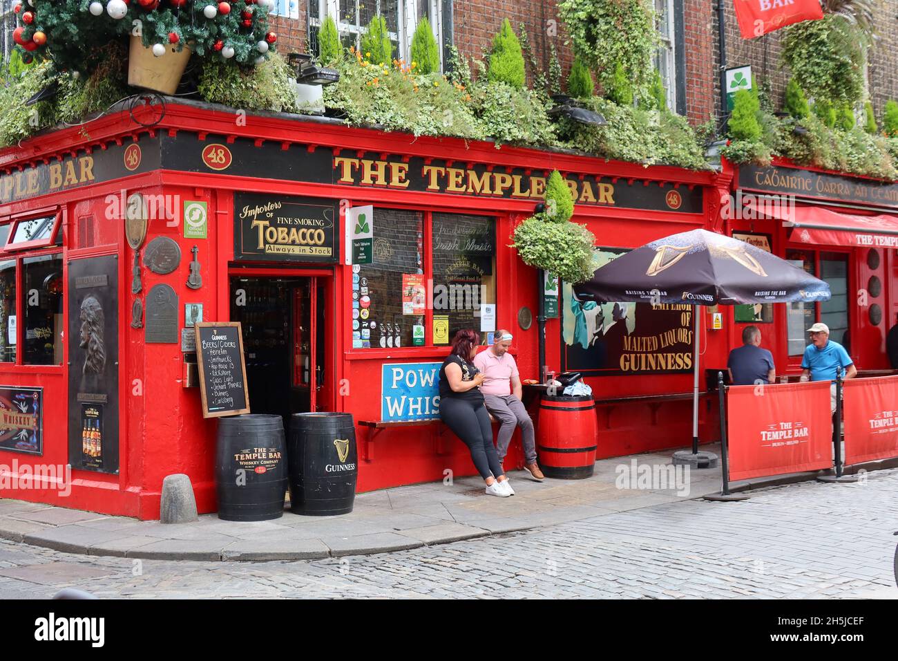 The temple bar red exterior hi-res stock photography and images - Alamy