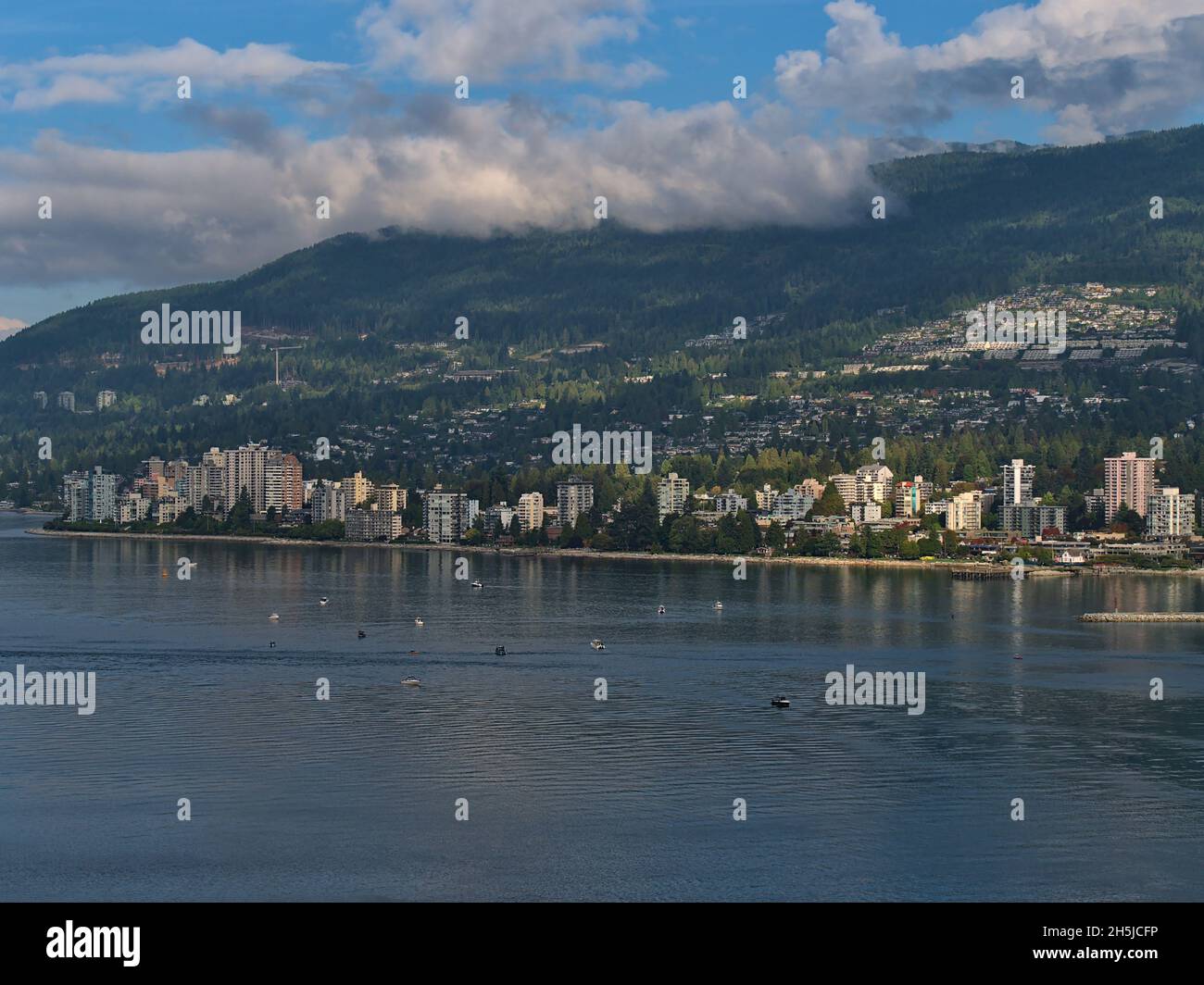North shore mountains vancouver hi-res stock photography and images - Alamy