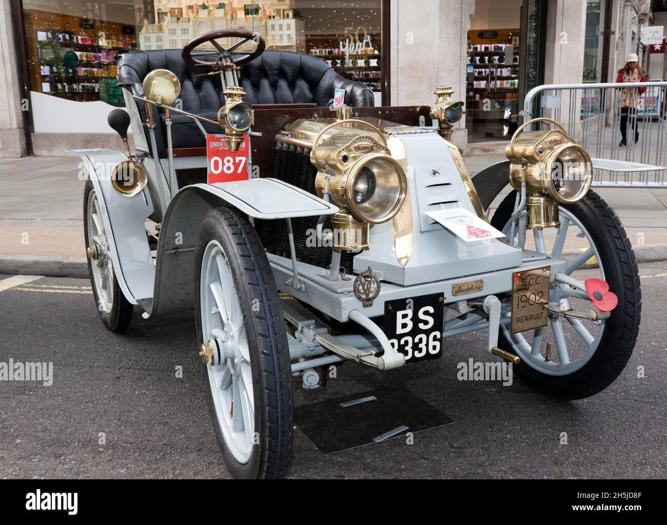 A Grey, 1902, Two-seater, Renault, taking part in the Regents Street ...