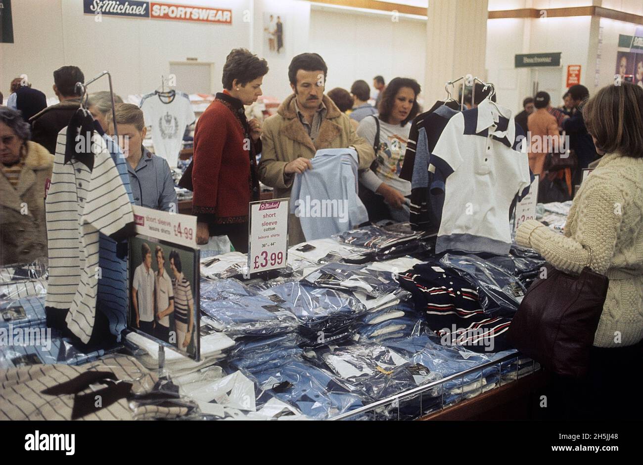 London in the 80s hi-res stock photography and images - Alamy