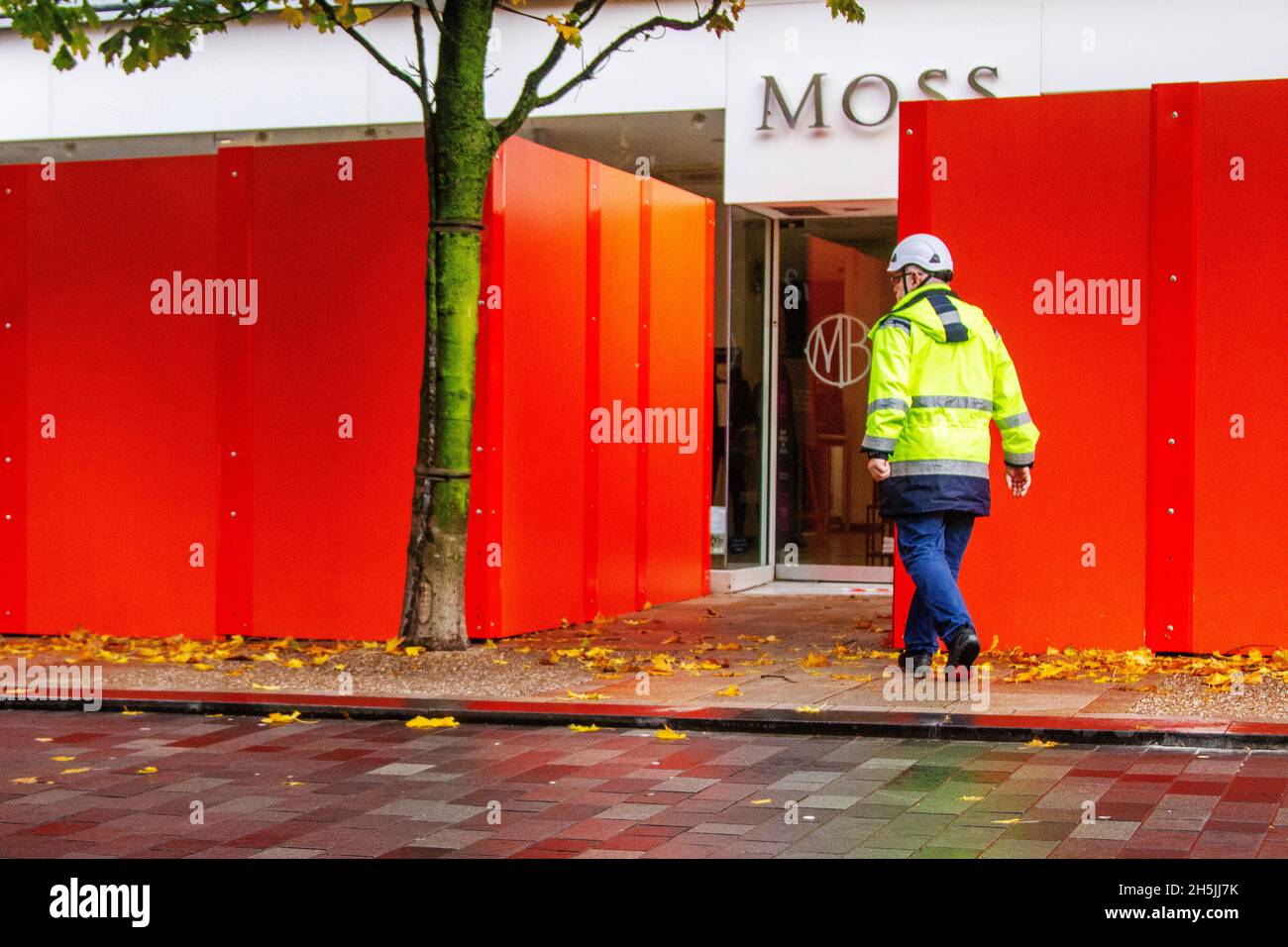 Moss Bros. the UK's no.1 formal menswear specialist & gents tailoring ...