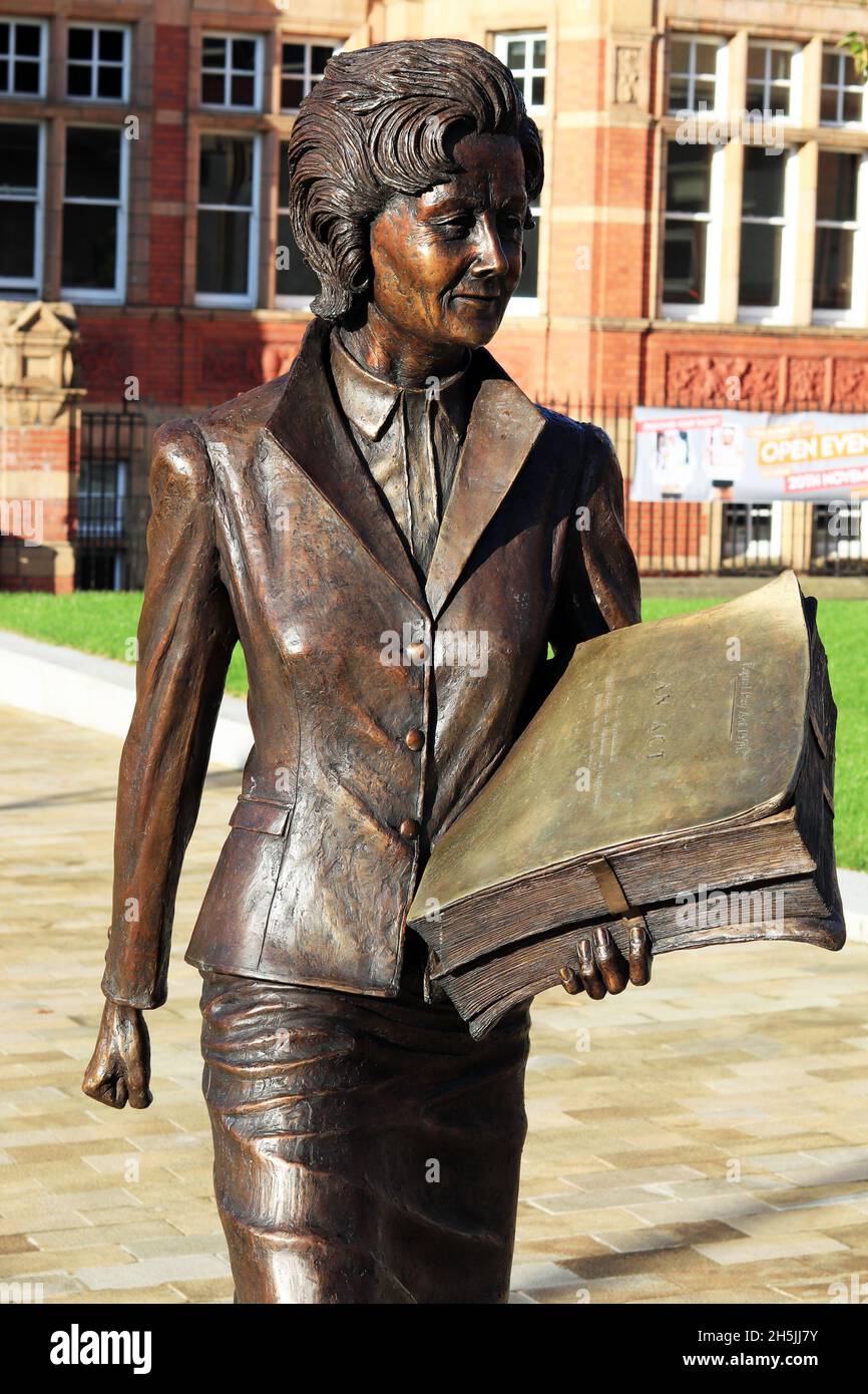 Bronze statue of barbara castle hi-res stock photography and images - Alamy