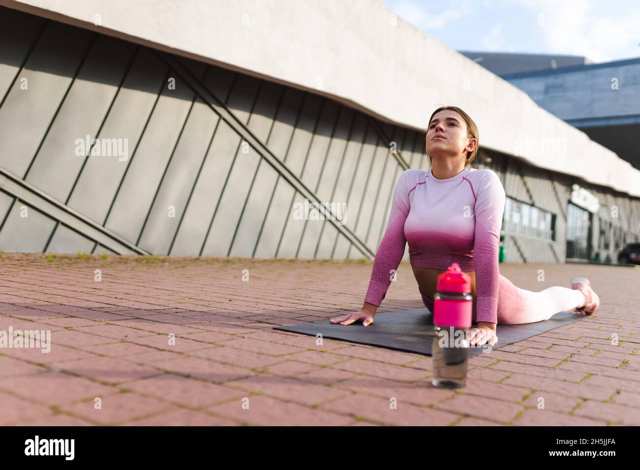 Girl doing abdominal exercises. Cobra stretch position Stock Photo - Alamy