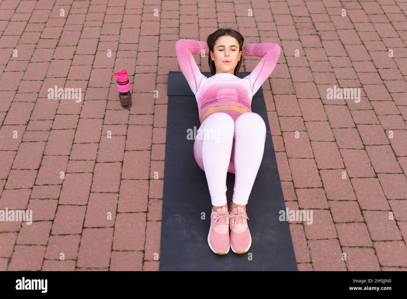 Abdominal crunch hi-res stock photography and images - Alamy