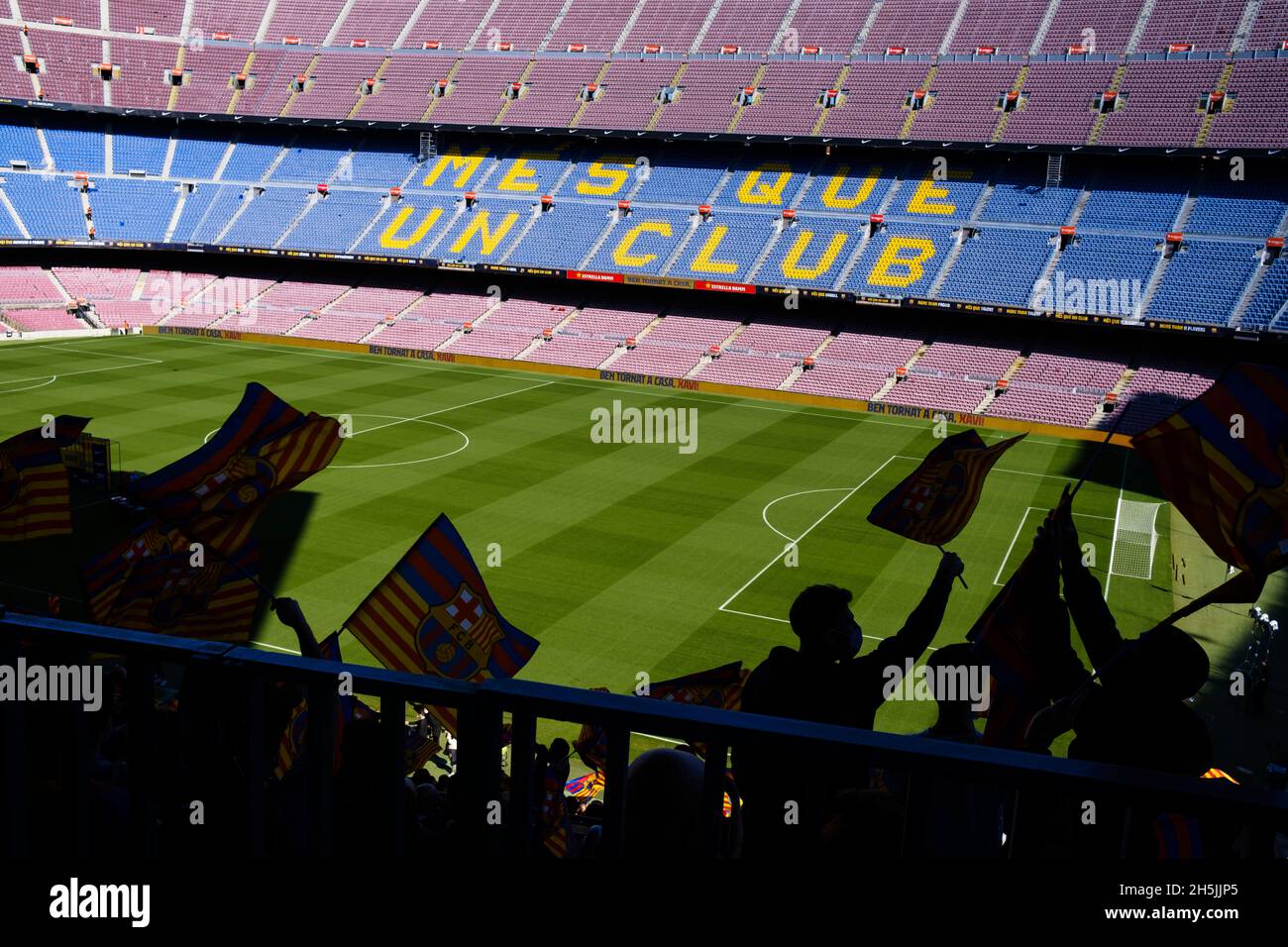 F. C. Barcelona fans during the presentation of Xavi Hernández as new ...