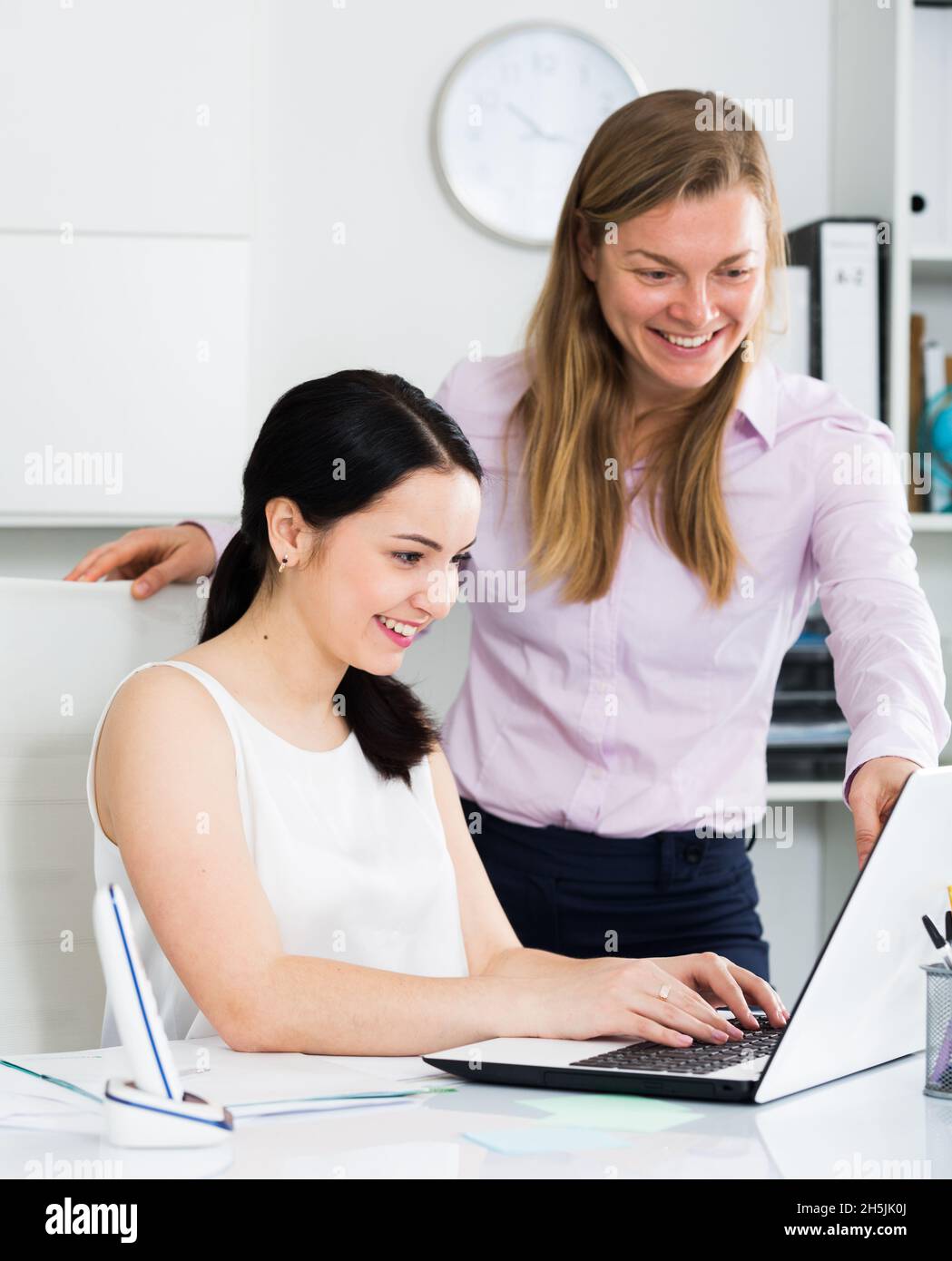 Young korean office workers hi-res stock photography and images - Alamy