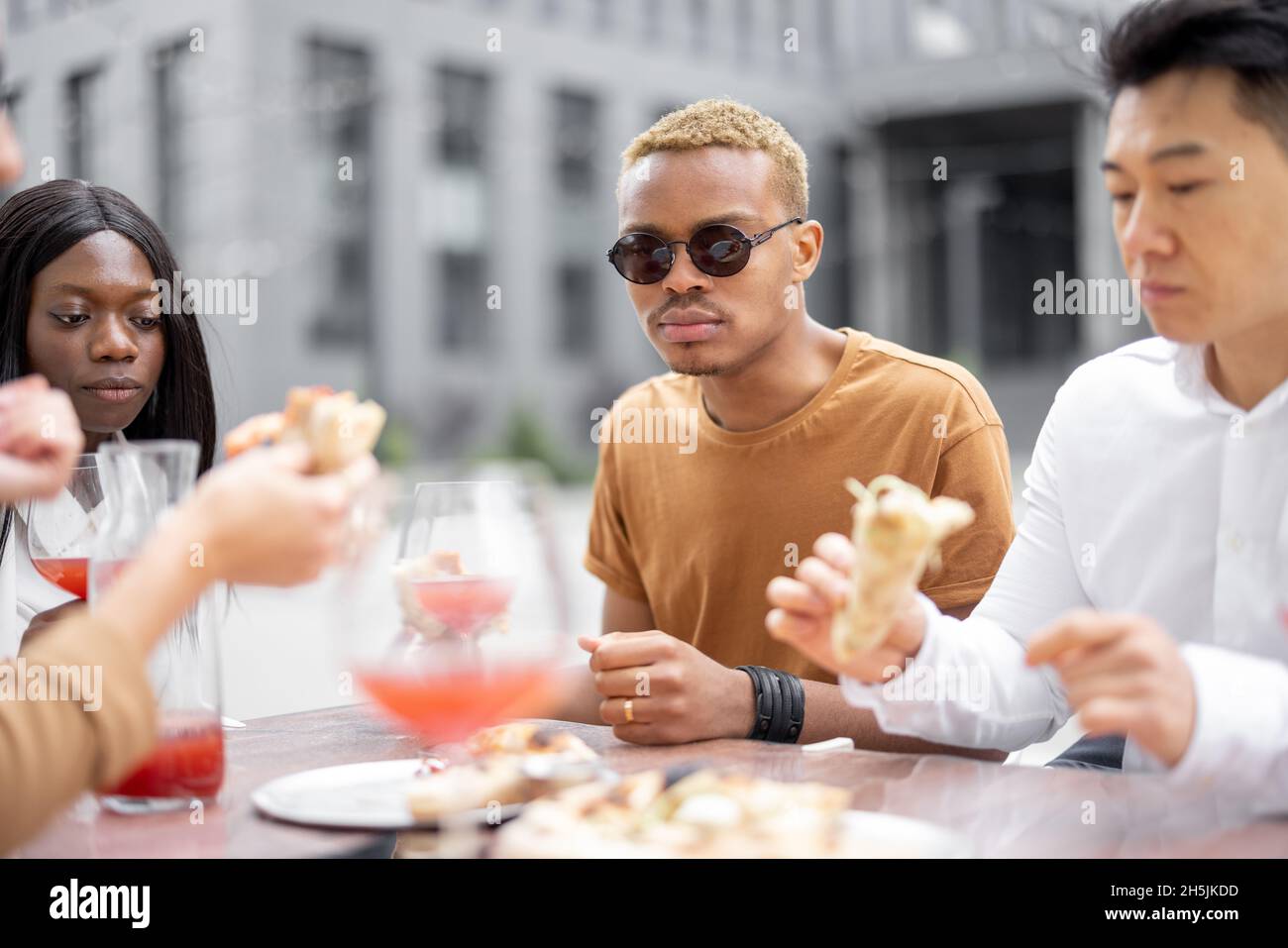 Business colleagues cafe hi-res stock photography and images - Alamy
