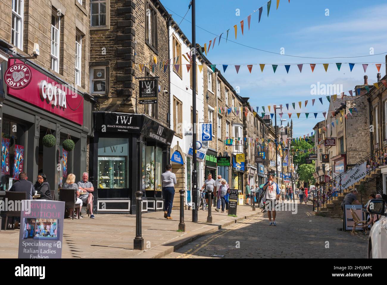 Main street skipton hi-res stock photography and images - Alamy