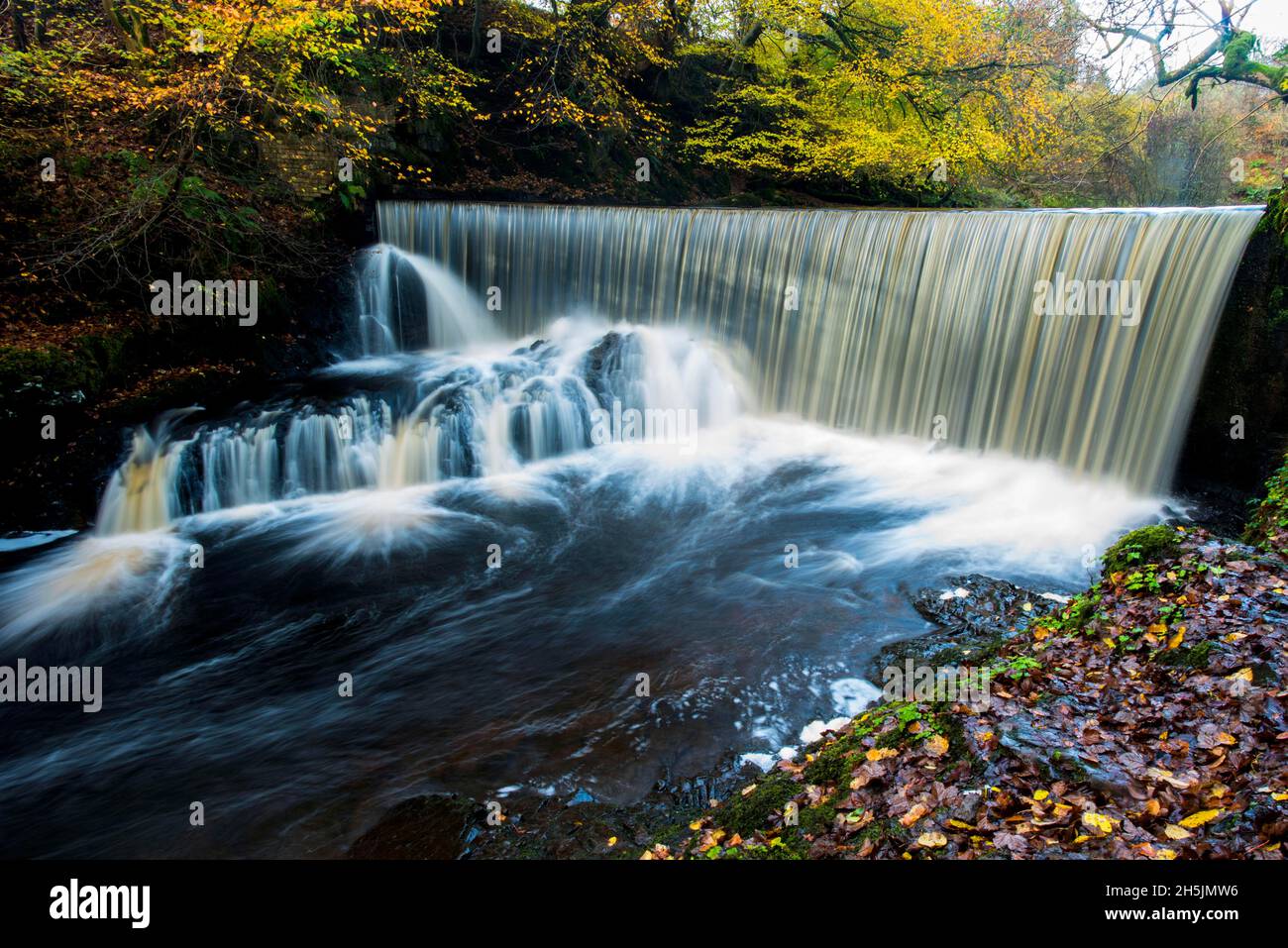 Waterfall on river calder lochwinnoch hi-res stock photography and ...