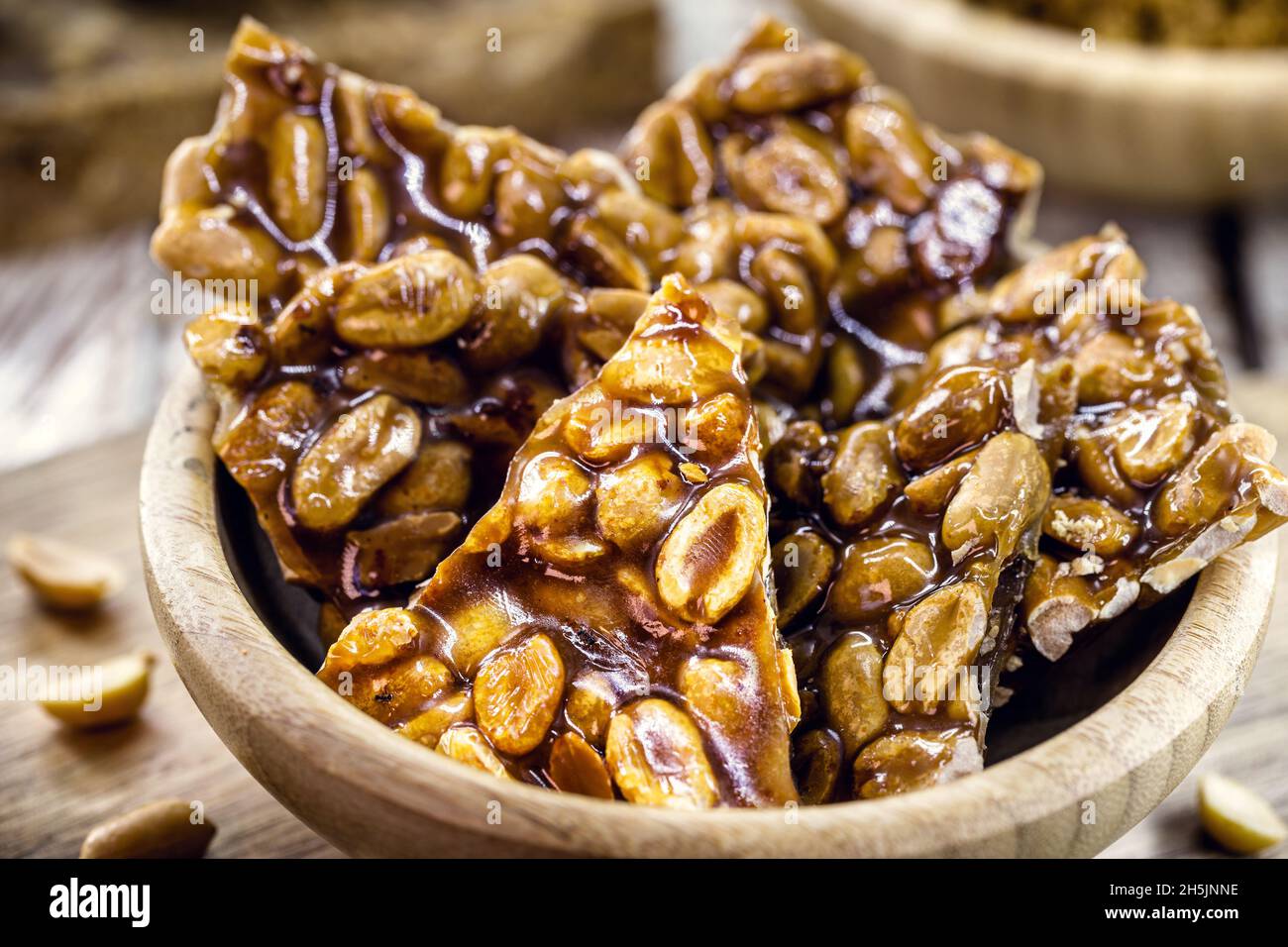 Caramelized peanut candy, crunchy Brazilian peanut candy called "pé de ...