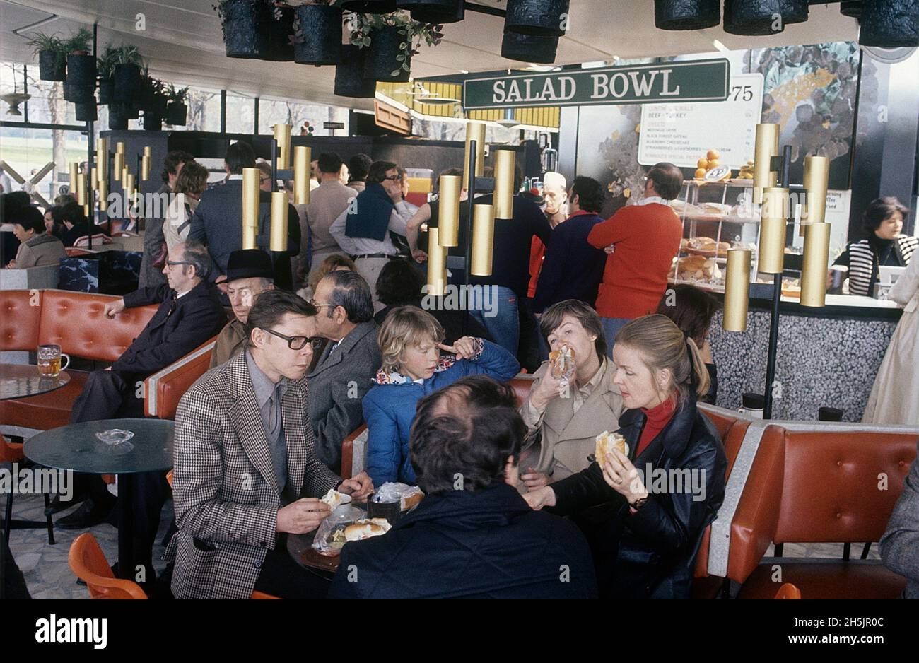 Life in britain 1980s hi-res stock photography and images - Alamy