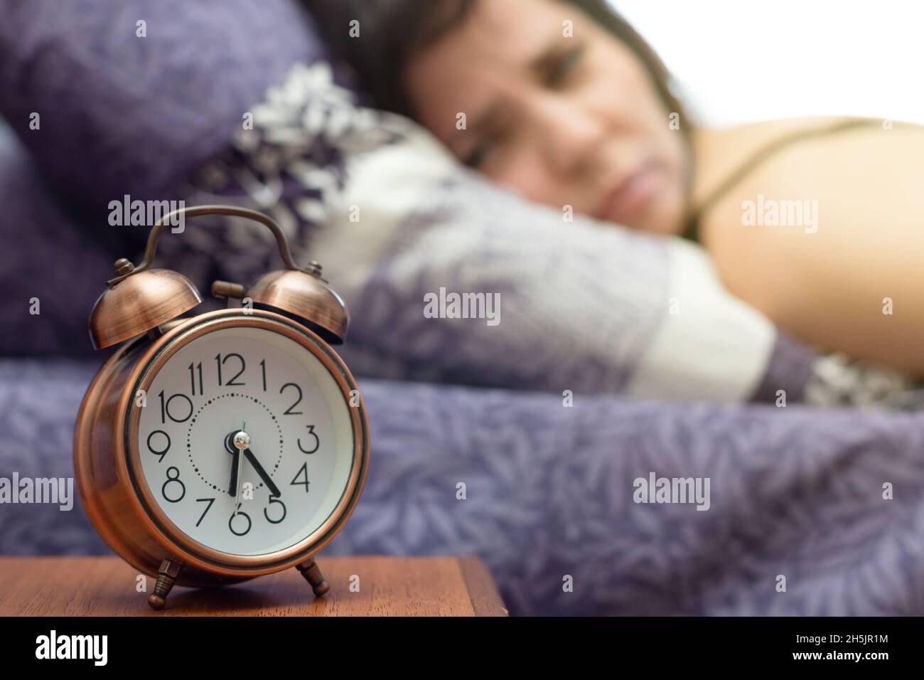 The sleeping woman opened her eyes with difficulty and looks at alarm ...