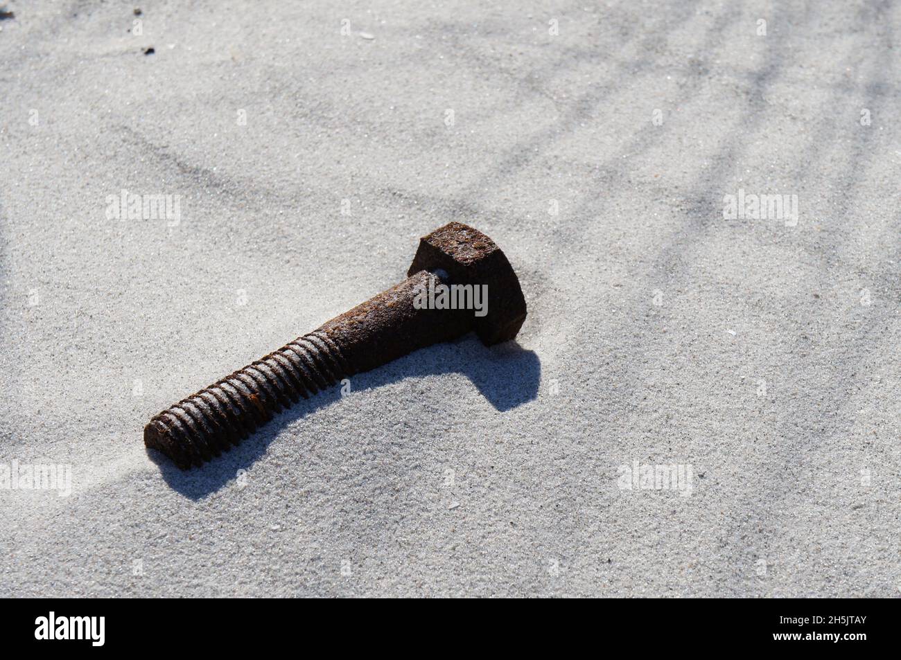 Rusted screw on the beach, forgotten and rotting Stock Photo - Alamy