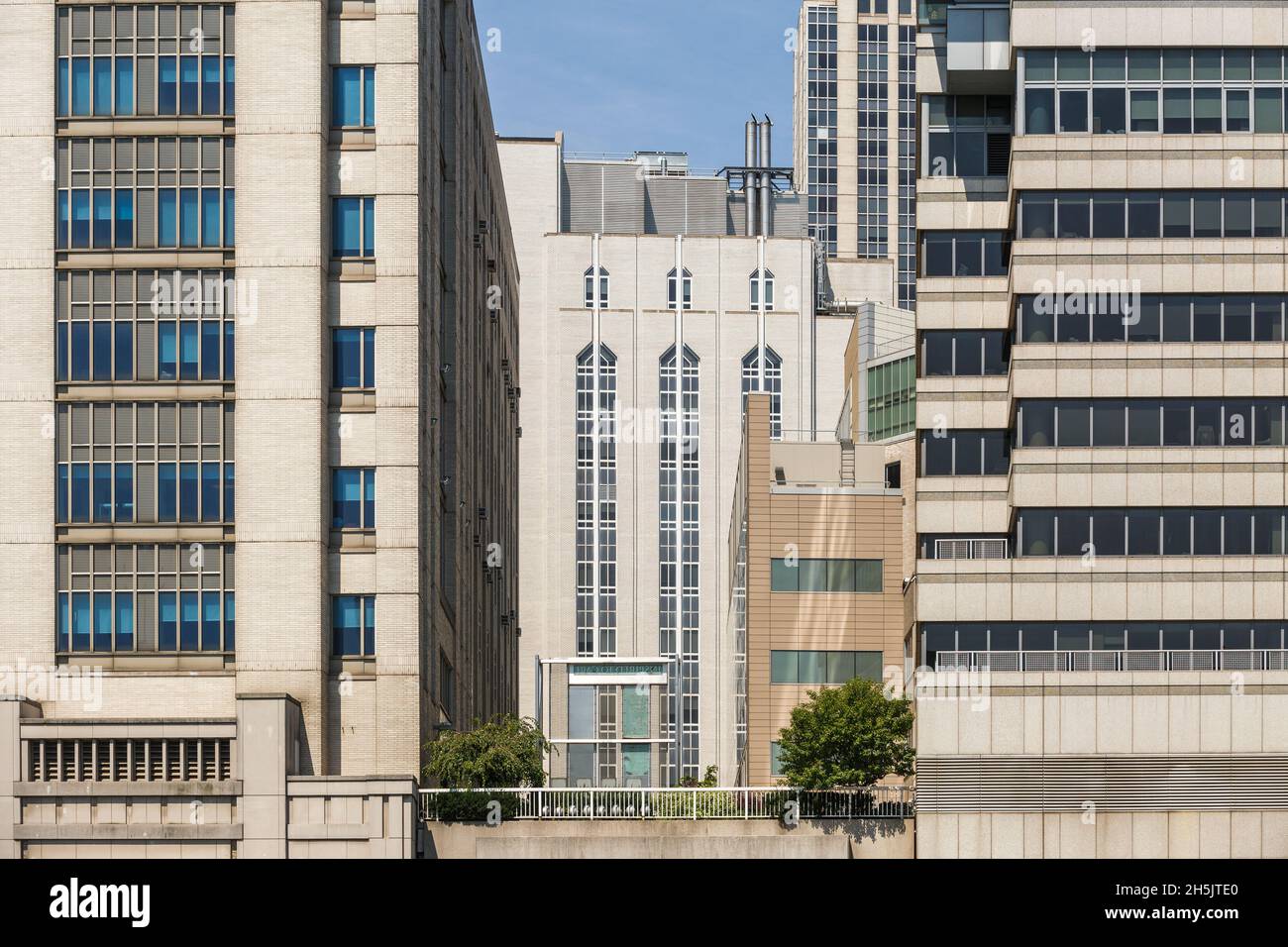 Hospital Buildings in Manhattan Stock Photo - Alamy