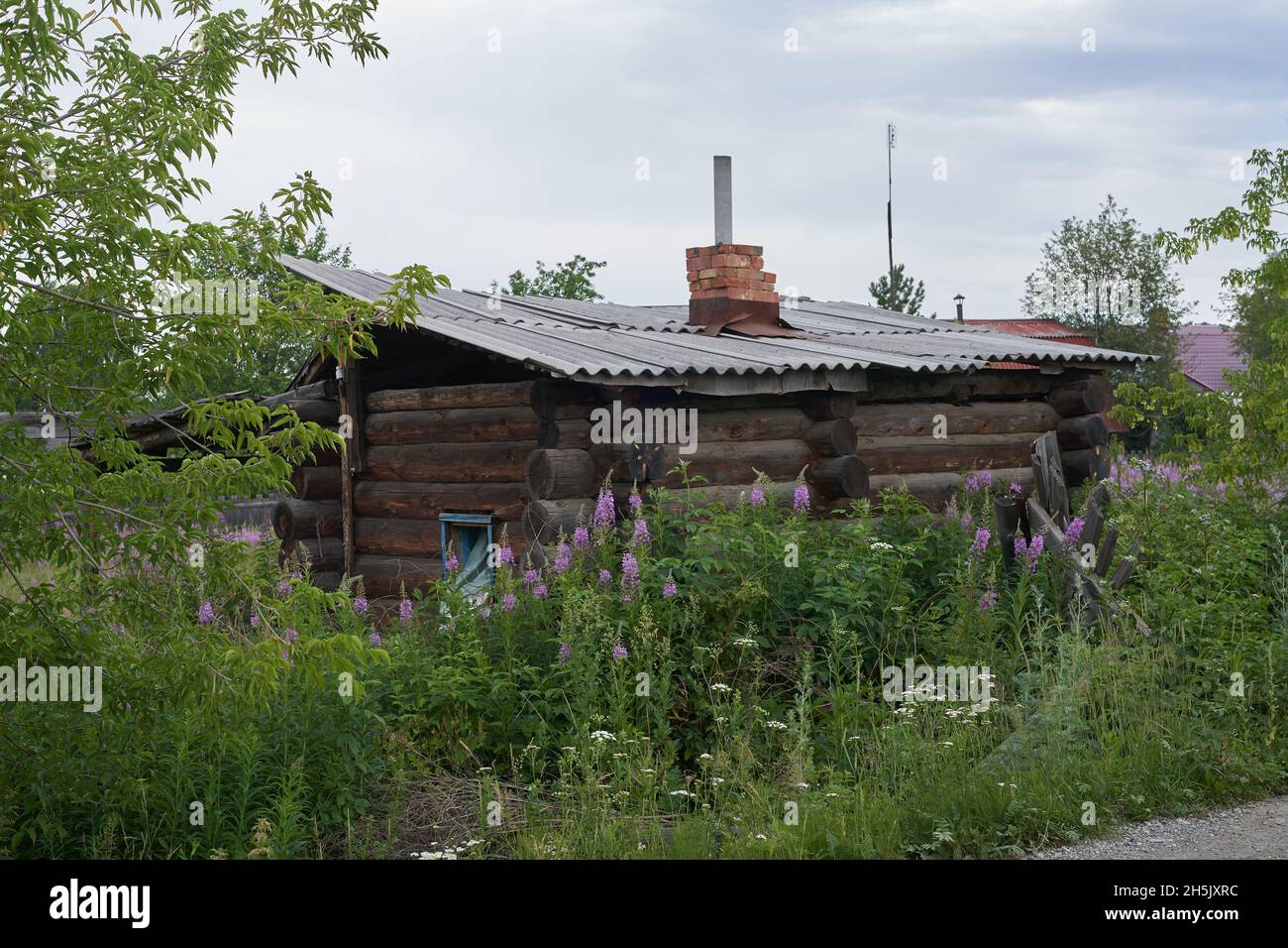 Old cozy house tall hi-res stock photography and images - Alamy