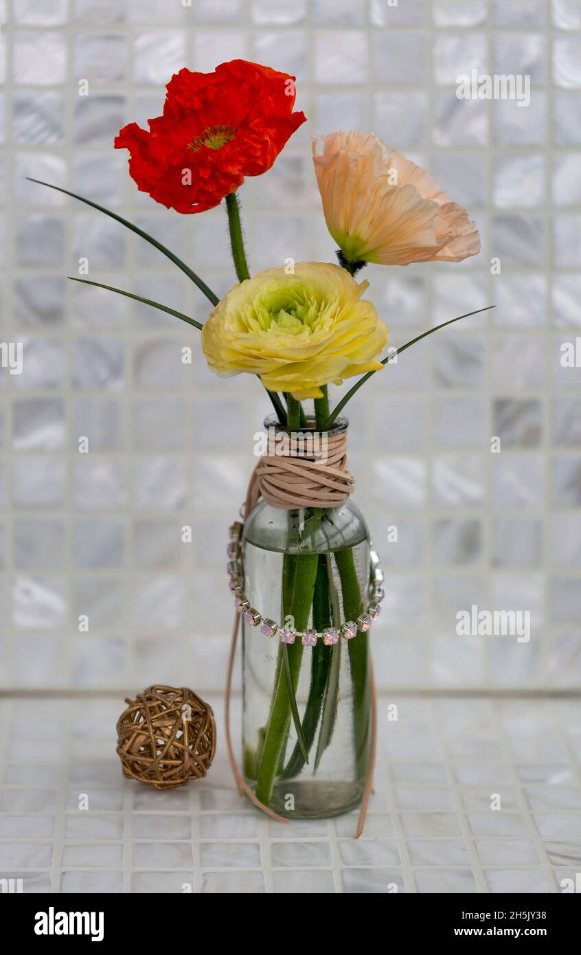 Ball ranunculus hi-res stock photography and images - Alamy
