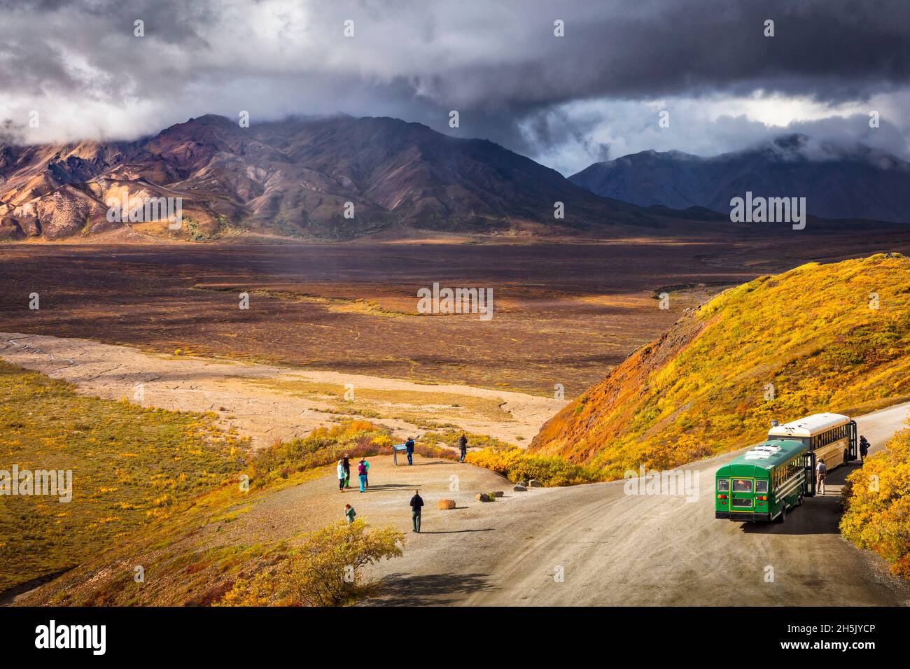 Shuttle bus and visitors at Polychrome Pass overlooking Polychrome ...