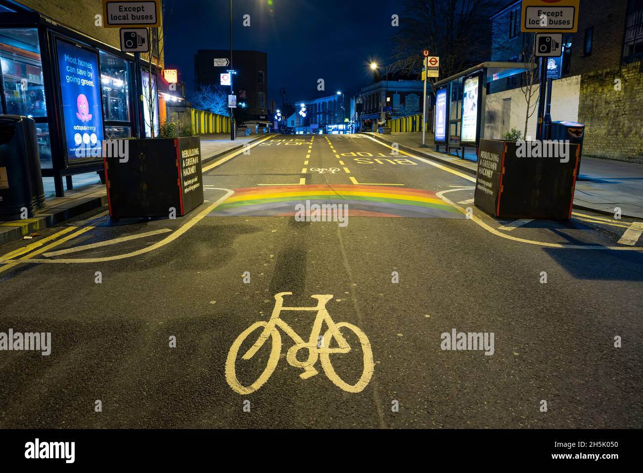Cat & Mutton Bridge leading to Broadway Market at night, Shoreditch ...