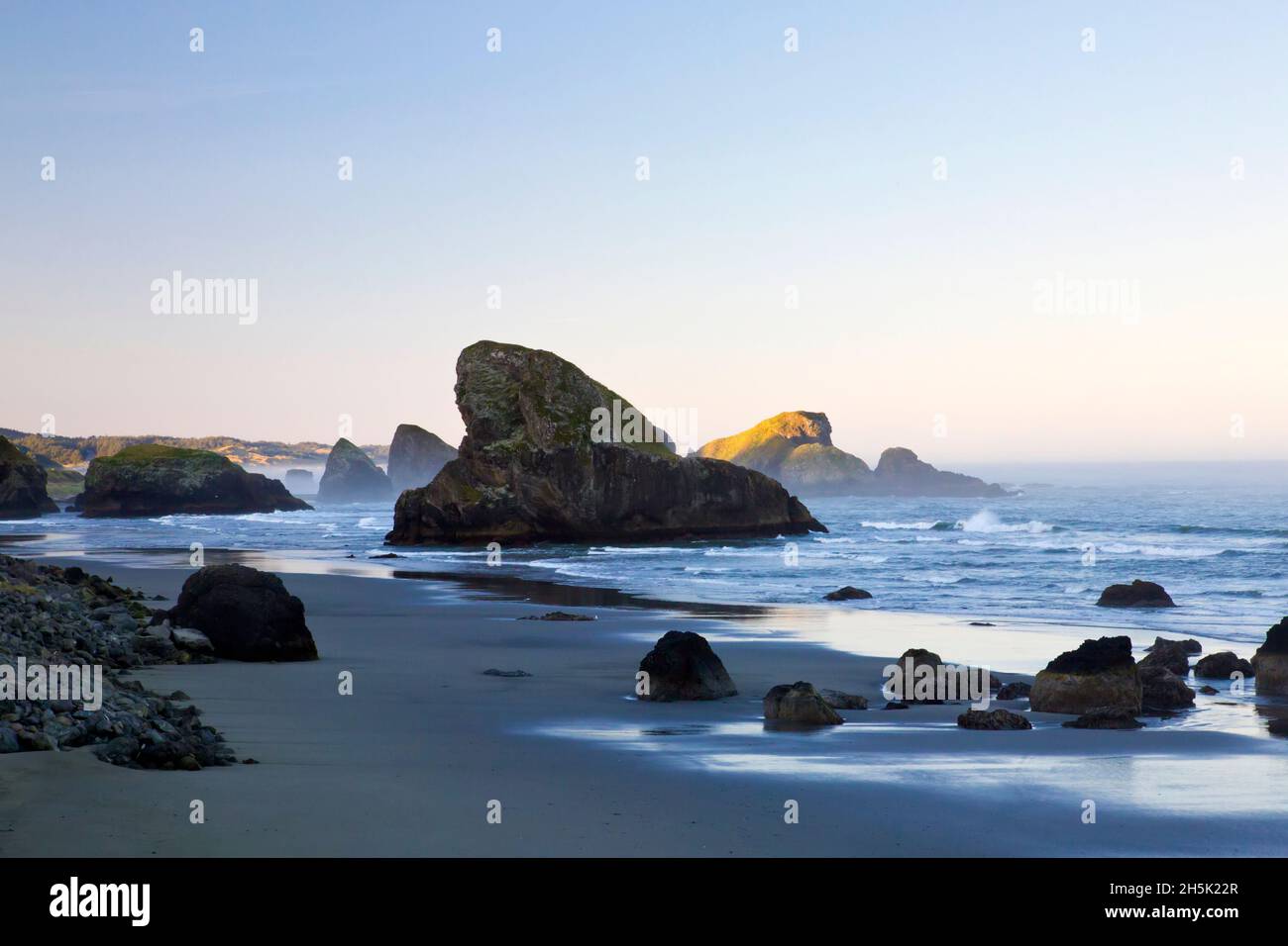 Morning light adds beauty to Cape Sebastian along the South Oregon ...
