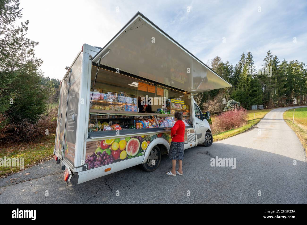 Passau, Germany. 10th Nov, 2021. A grocery store on four wheels stands ...