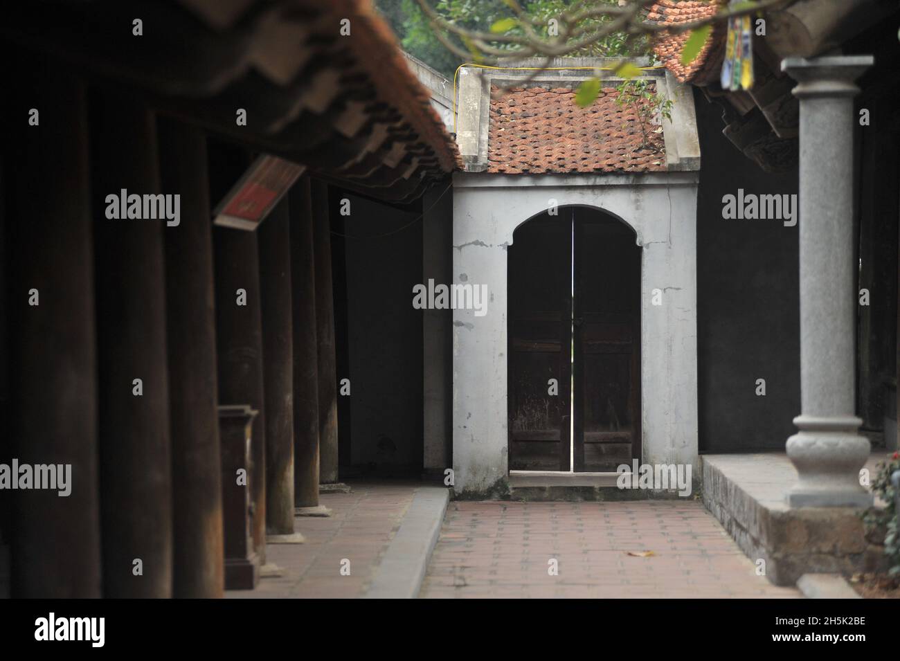 But Thap pagoda Stock Photo - Alamy