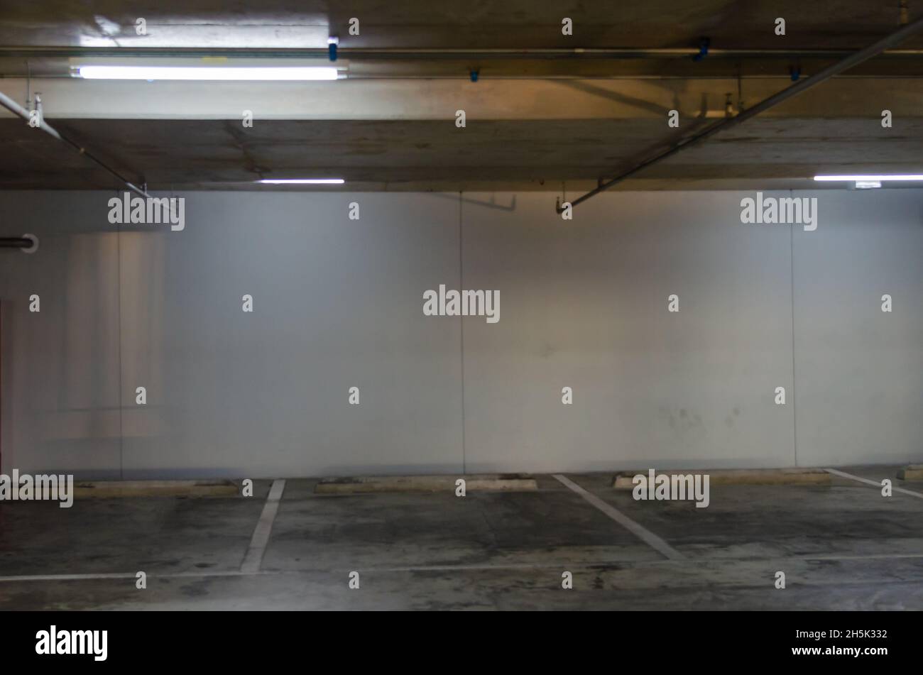 car park is empty inside the building Stock Photo - Alamy