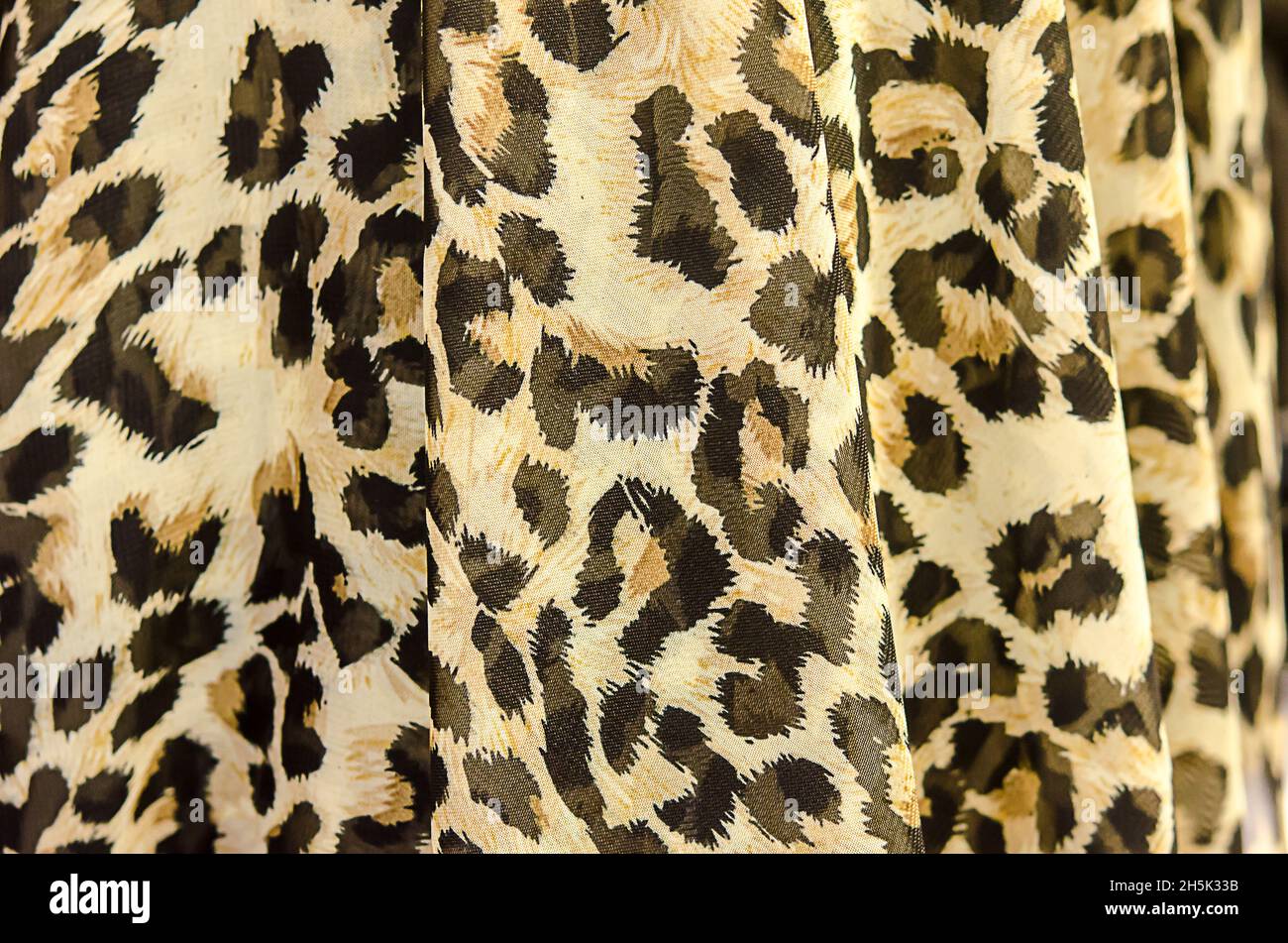 Leopard skin texture for background Stock Photo - Alamy