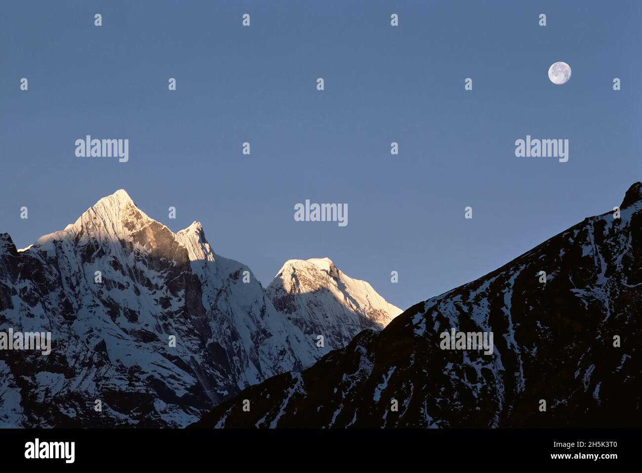 Sunrise & Moonset over Gokyo Nepal Stock Photo - Alamy