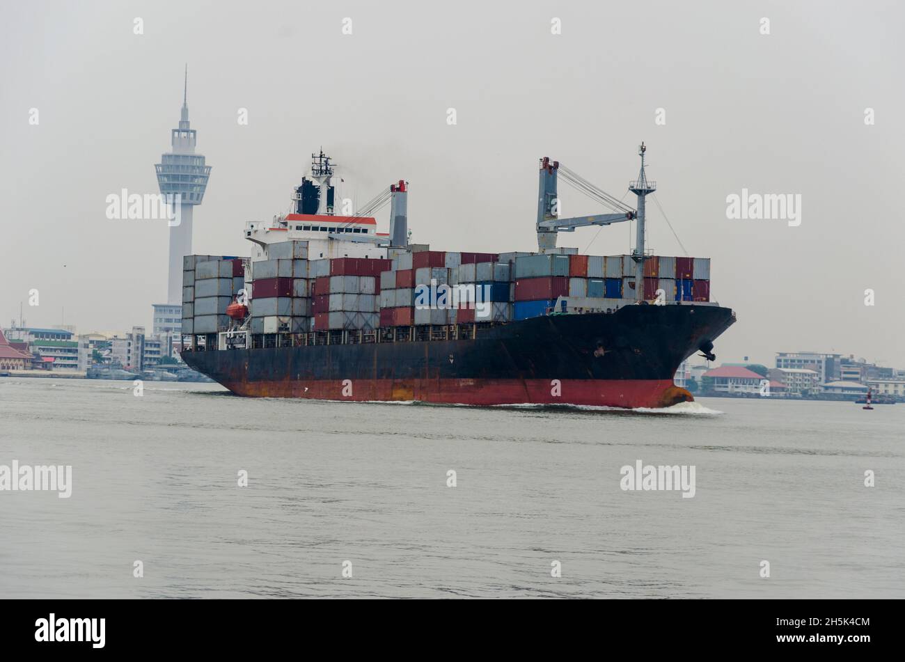 Cargo ship in the ocean hi-res stock photography and images - Alamy