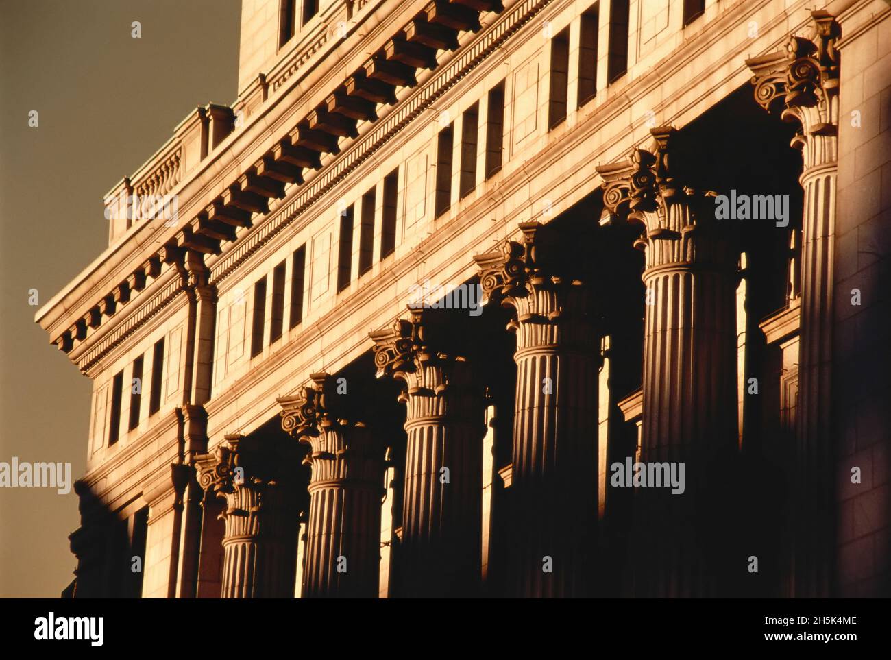 Columns, Sun Life Building Montreal, Quebec, Canada Stock Photo - Alamy