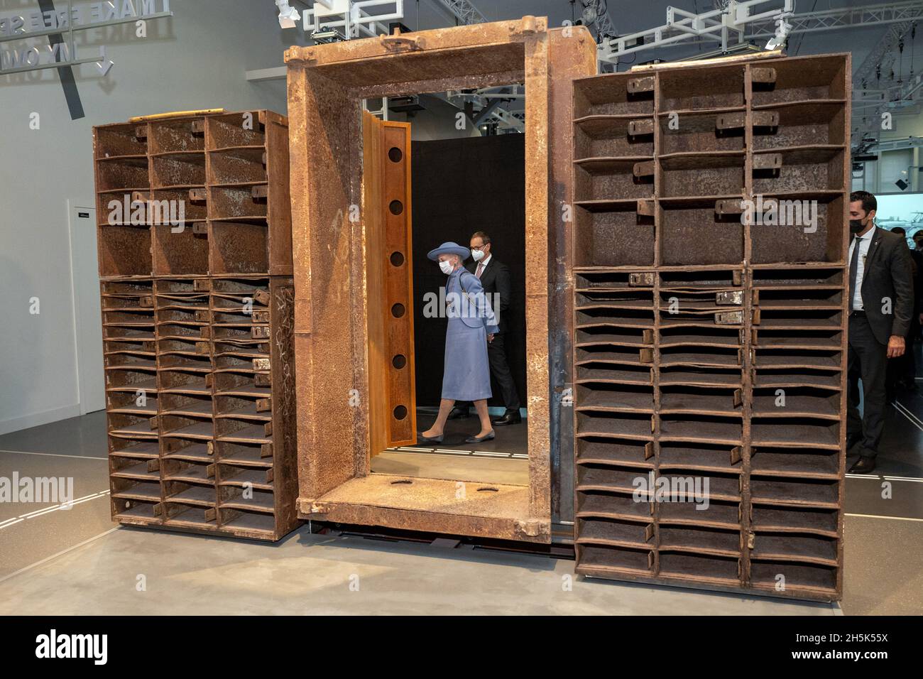 Berlin, Germany. 10th Nov, 2021. Queen Margrethe II of Denmark (l) and ...