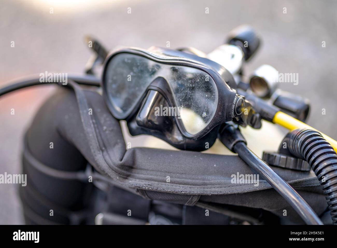 Scuba diving regulator hi-res stock photography and images - Alamy